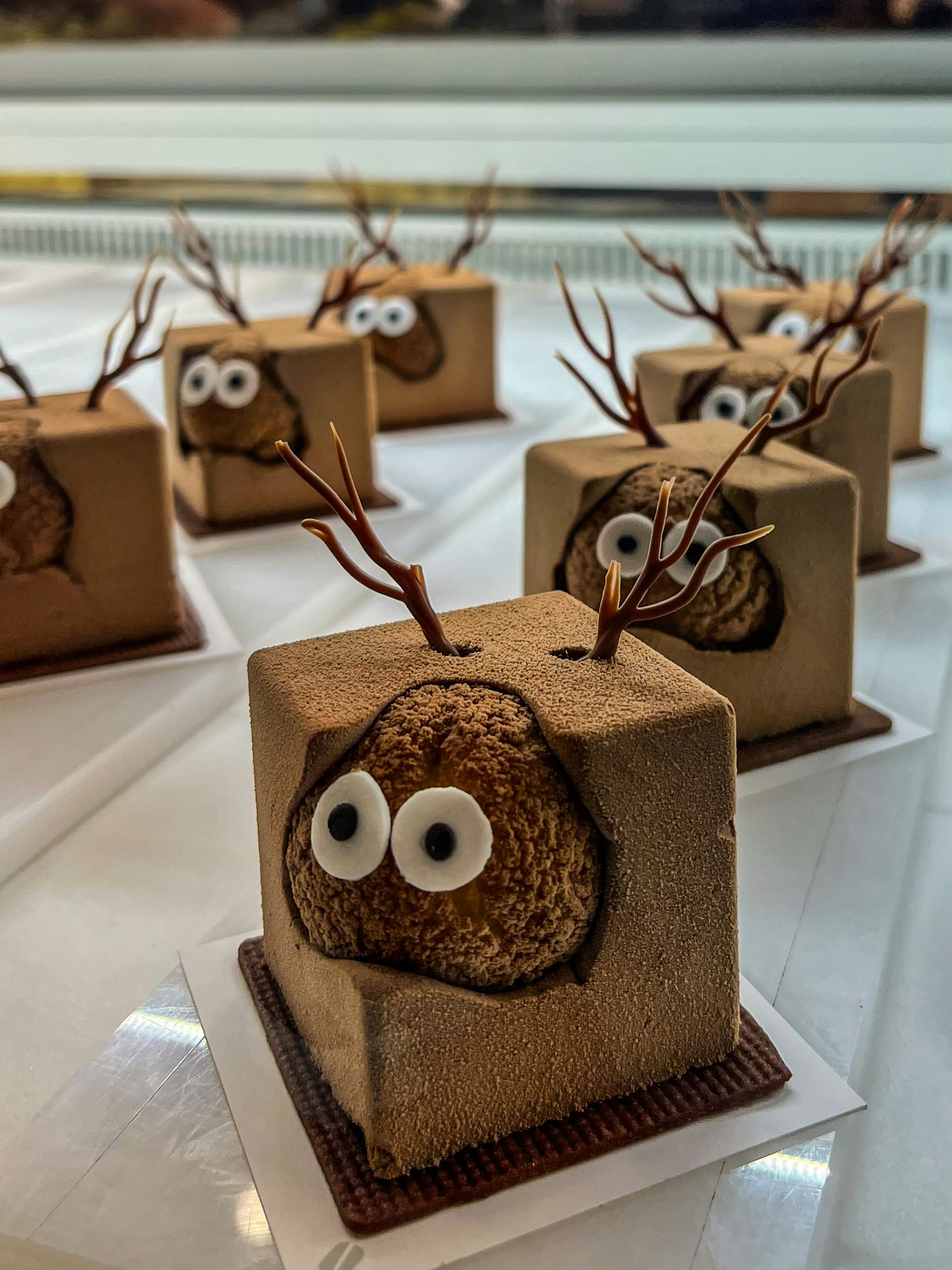 Velvet-Cube Reindeer Delights: Miniature Holiday Confections with Twig Antlers