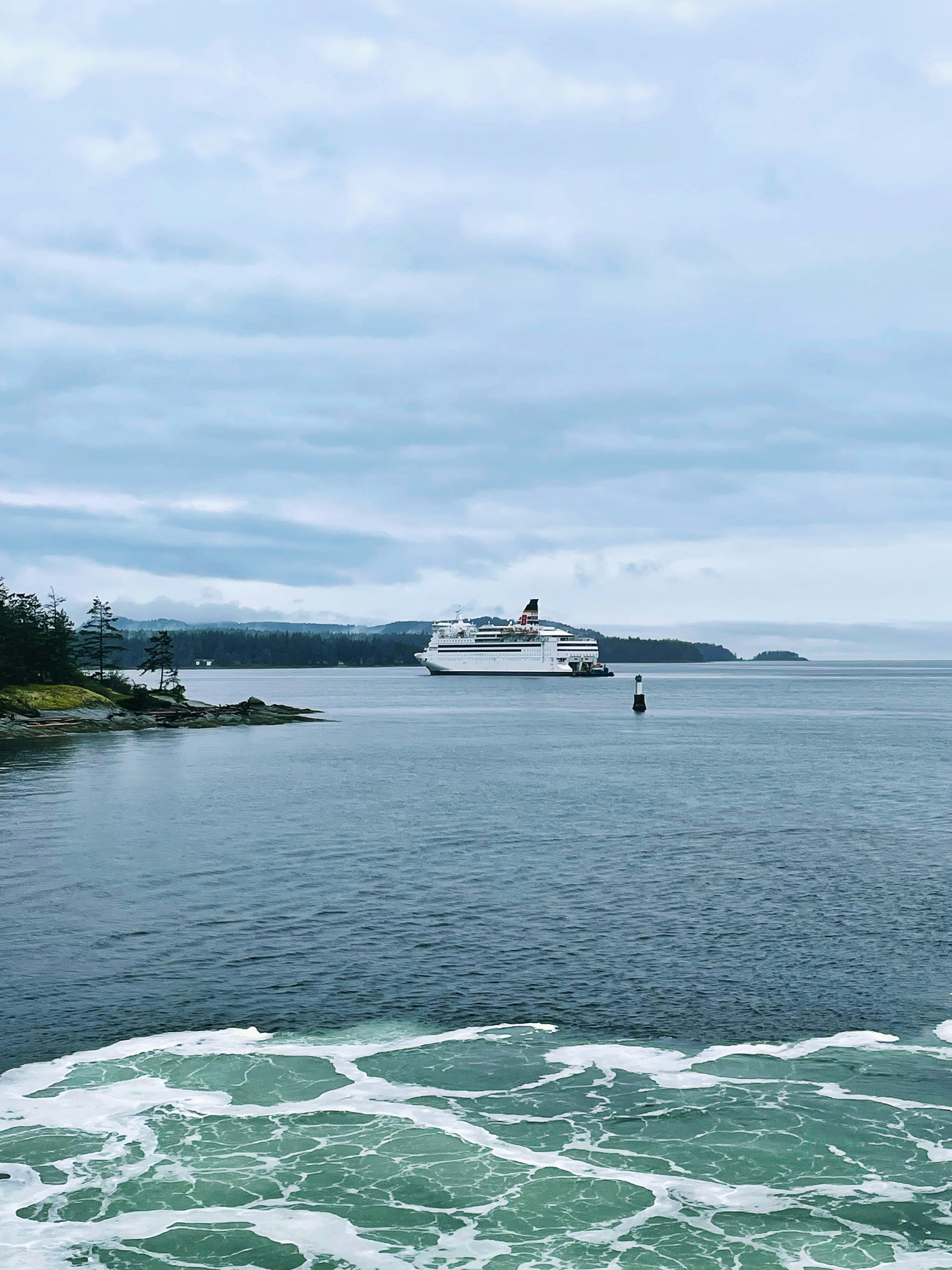 Blue Horizon Liner: A Distant Cruise Across Quiet Waters