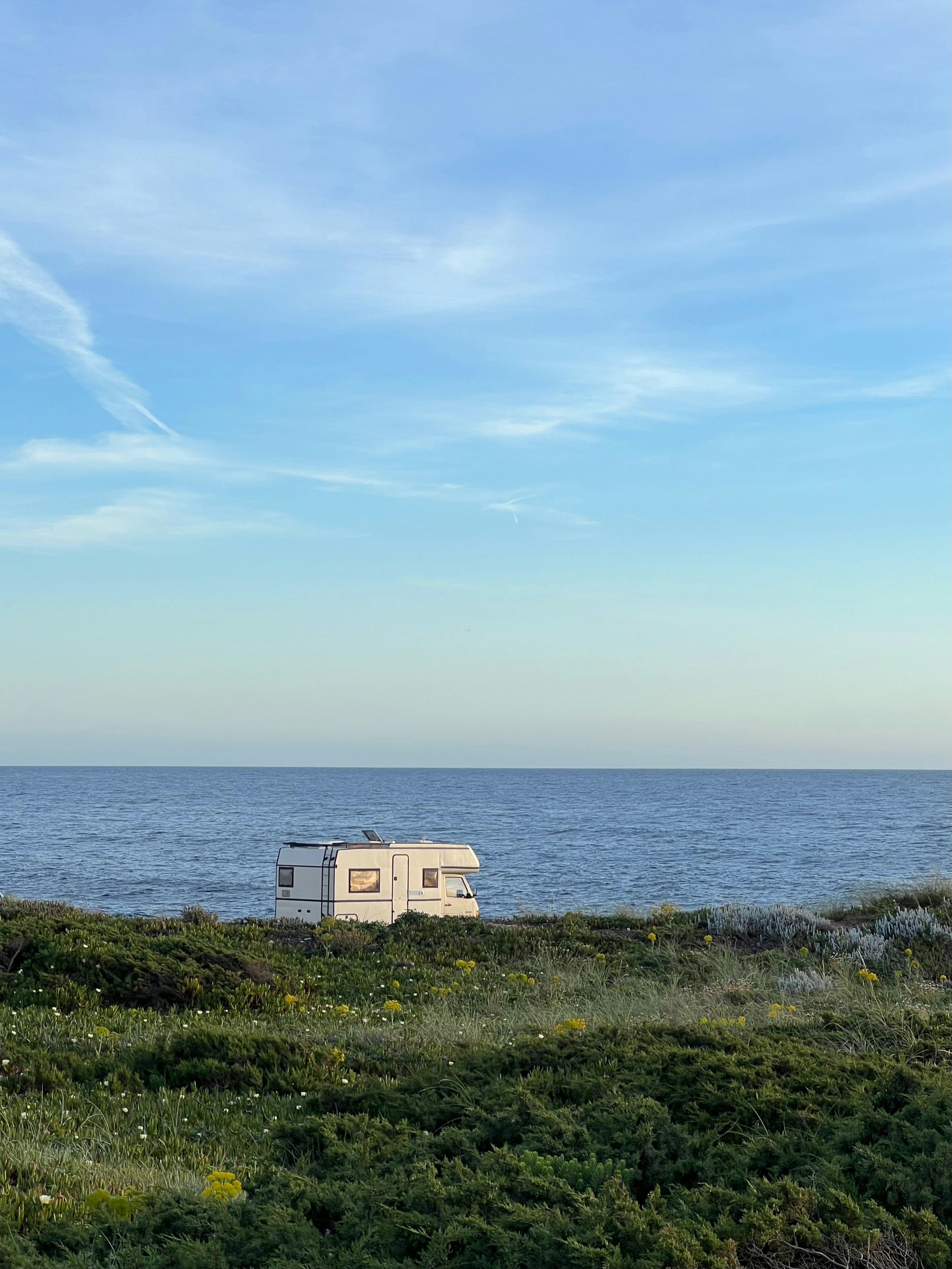 Seaside Caravan Embraces the Quiet Horizon