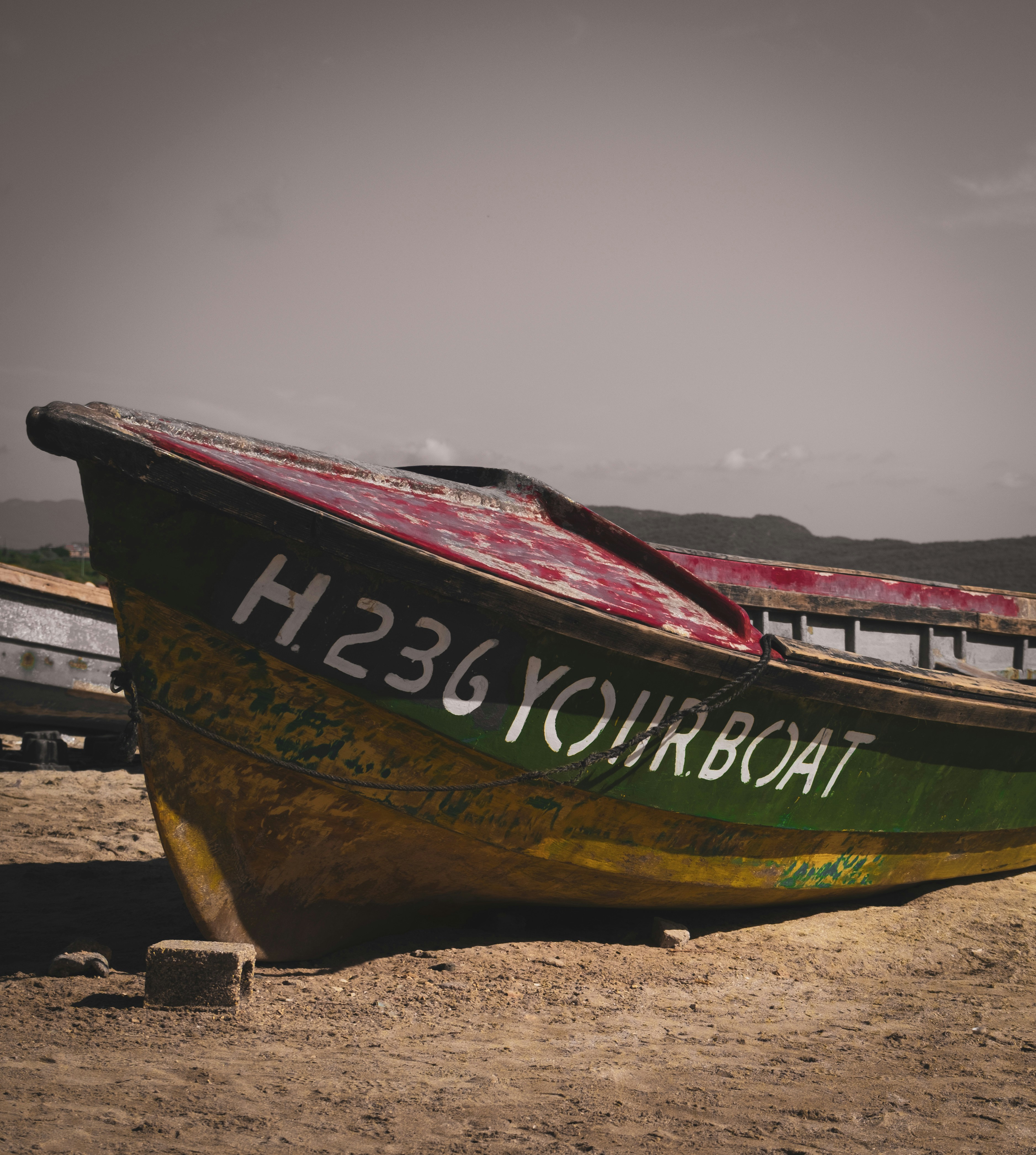 Letters on a Sun-Worn Hull: A Quiet Shore Portrait
