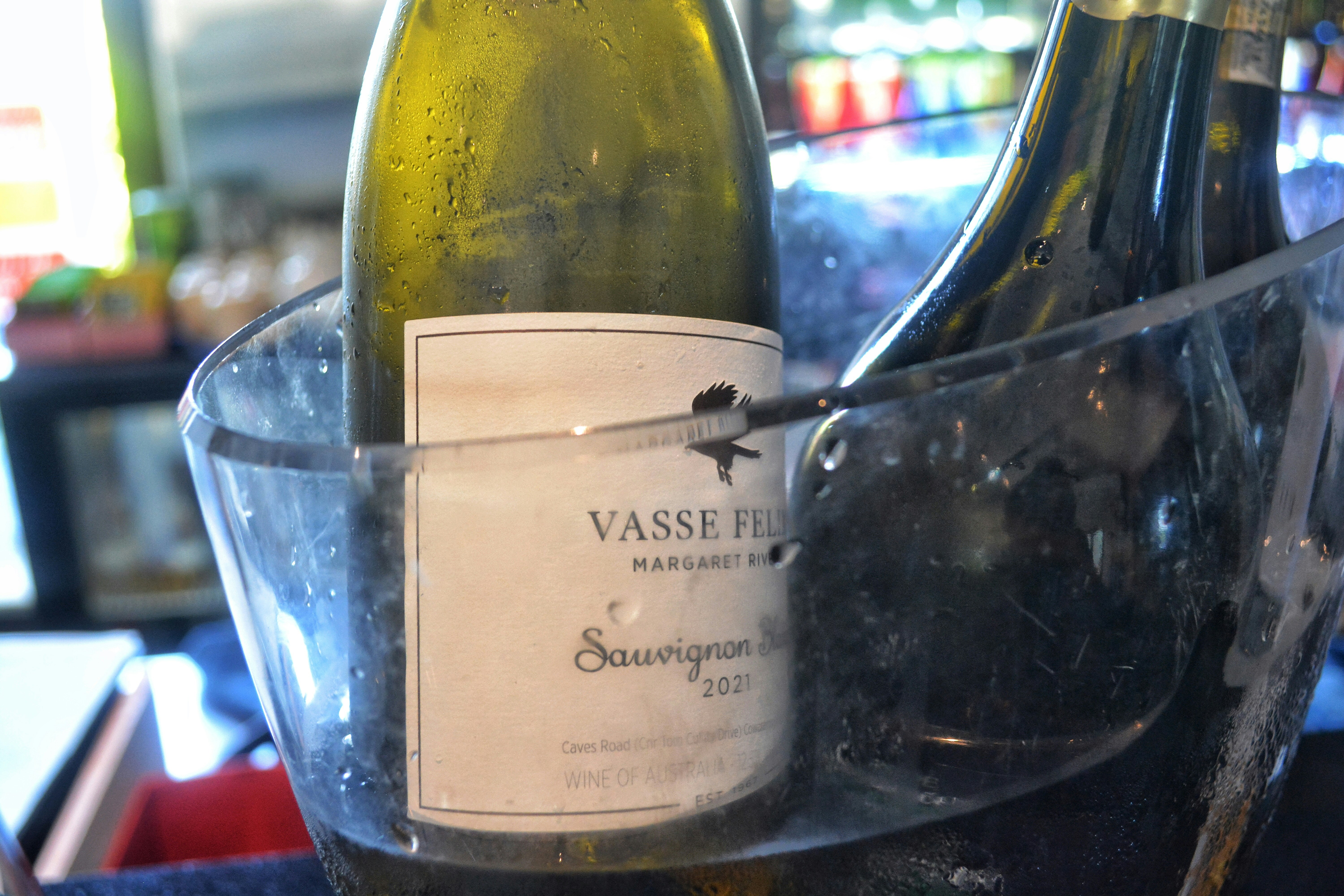 A couple of bottles of wine in a bucket photo – Free Wine Image on Unsplash