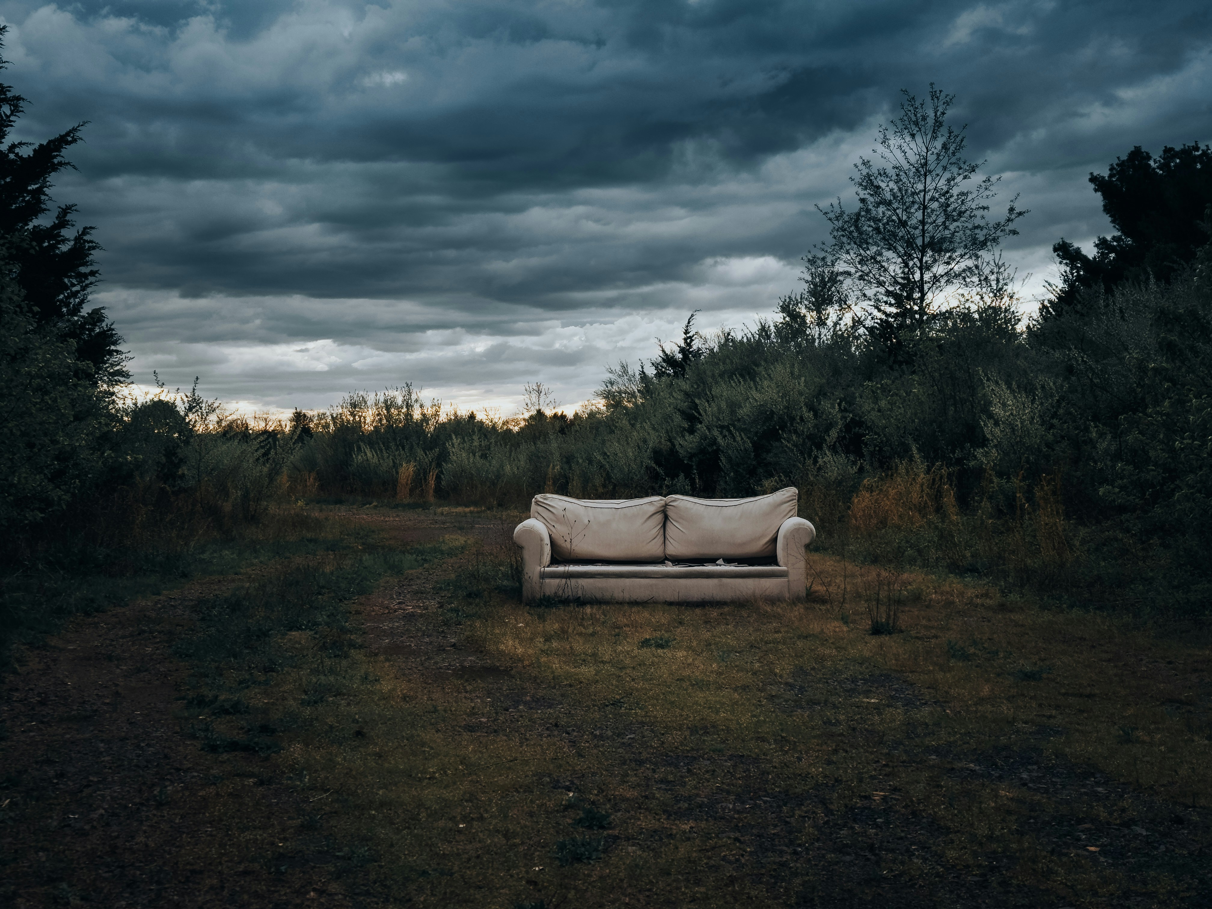 A couch sitting in the middle of a field photo – Free United states ...