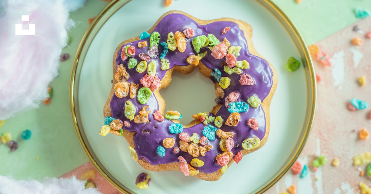 Una rosquilla con chispas en un plato foto – Imagen de Rosquilla ... Una rosquilla con chispas en un plato foto – Imagen de Rosquilla ...