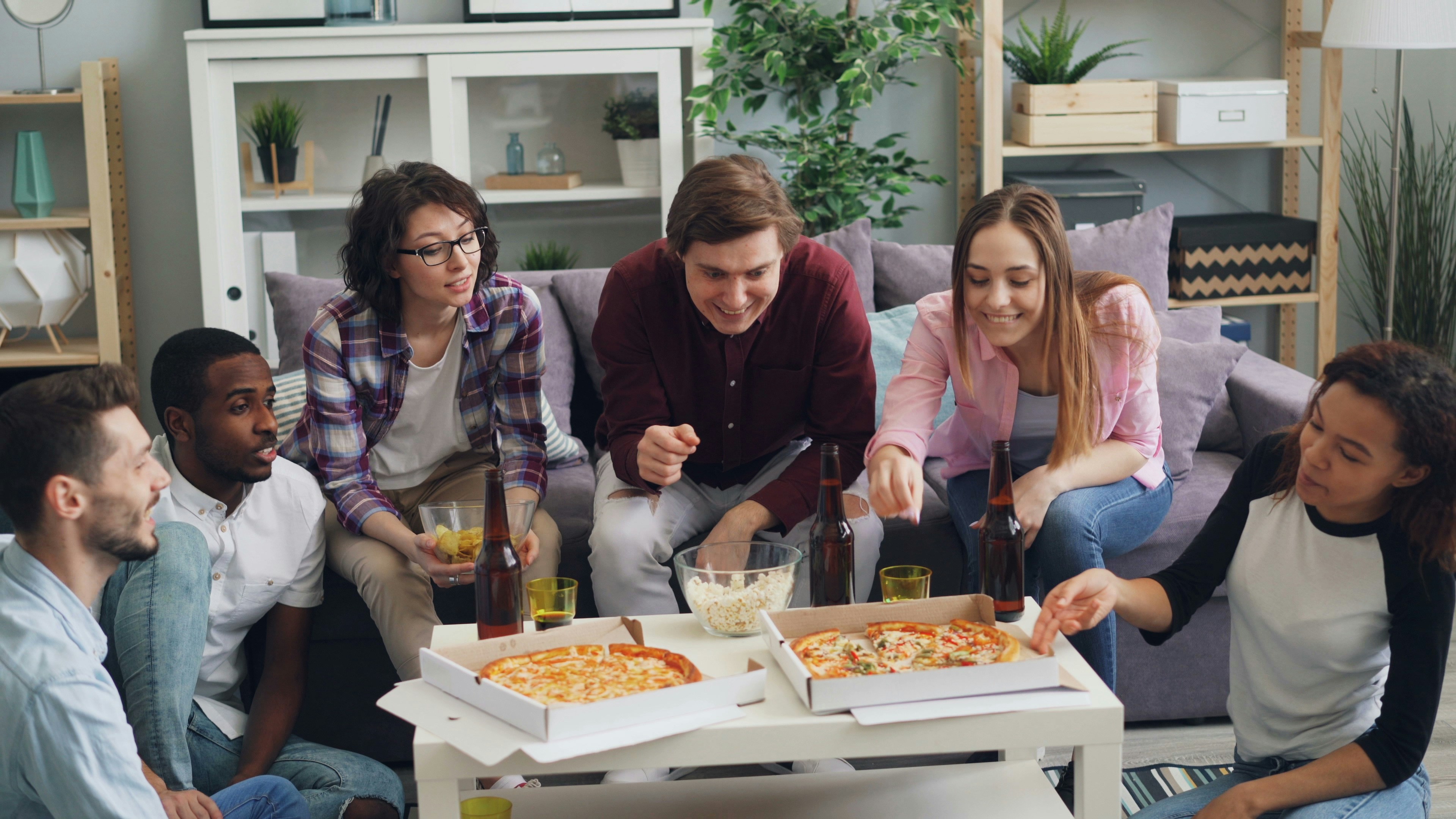 Family Eating Pizza Pictures | Download Free Images on Unsplash