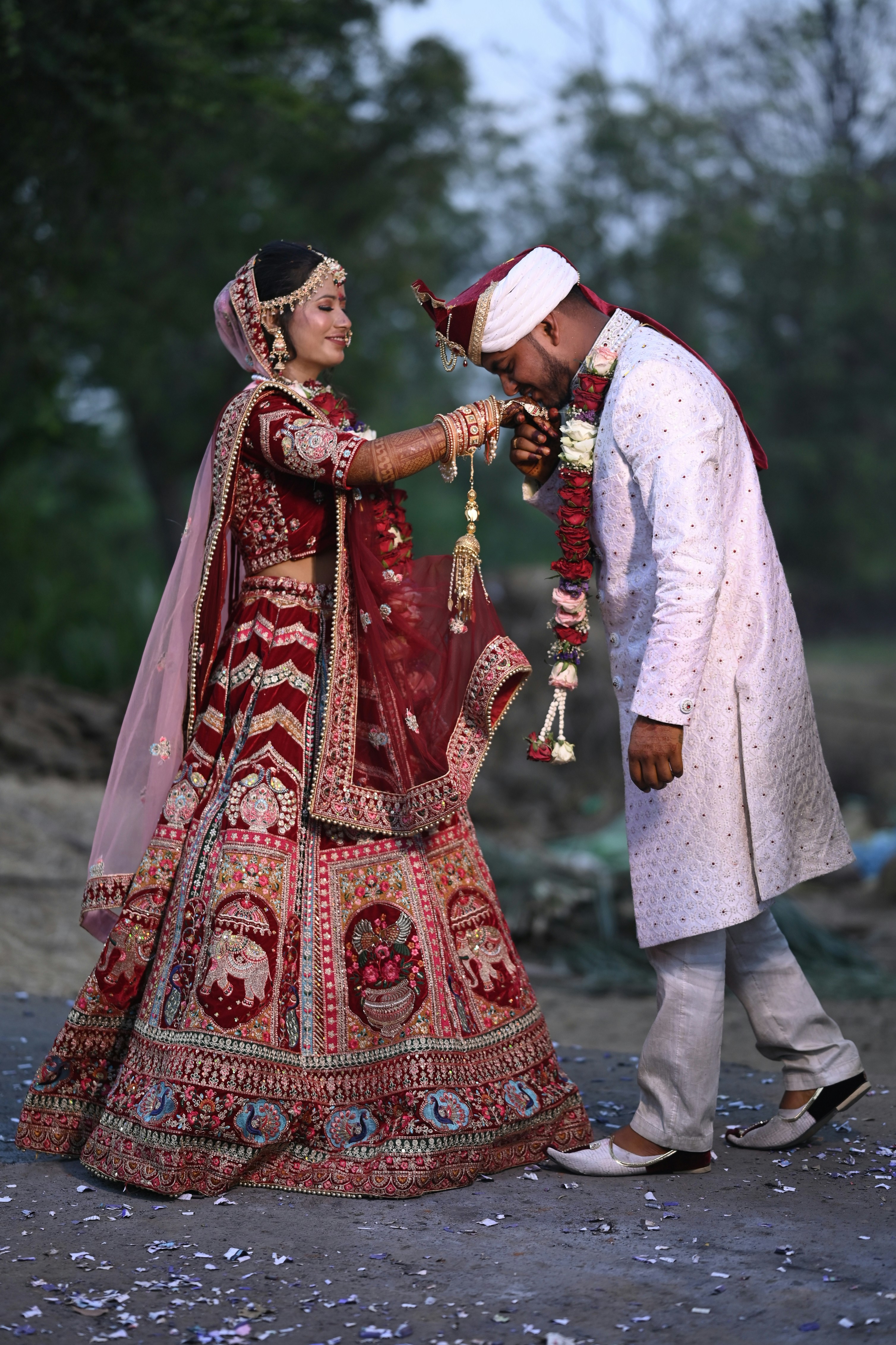 A man and woman dressed in traditional indian garb photo – Free Adult ...