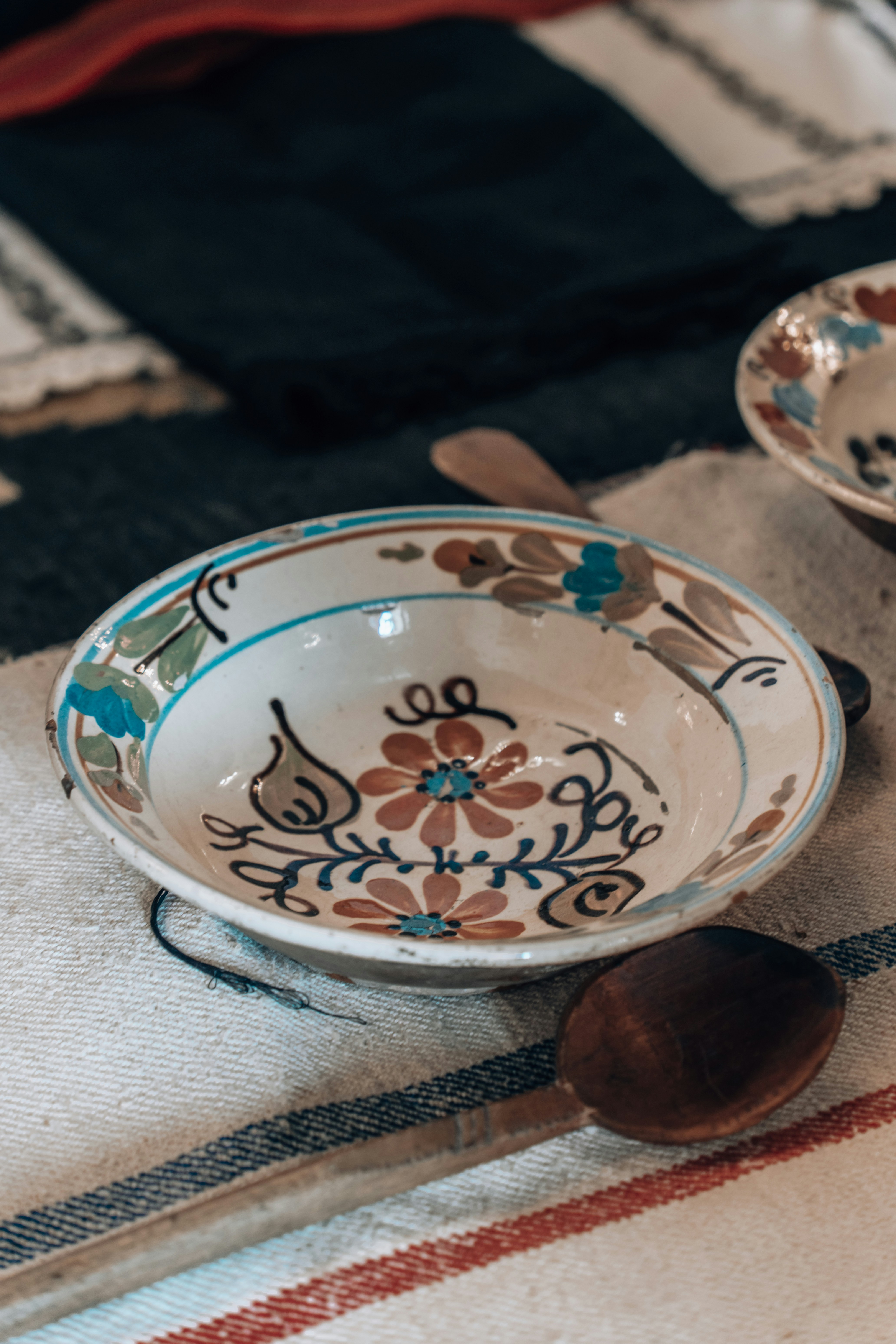 Blue-Red Floral Ceramic Bowl Anchors a Quiet Linen Still Life