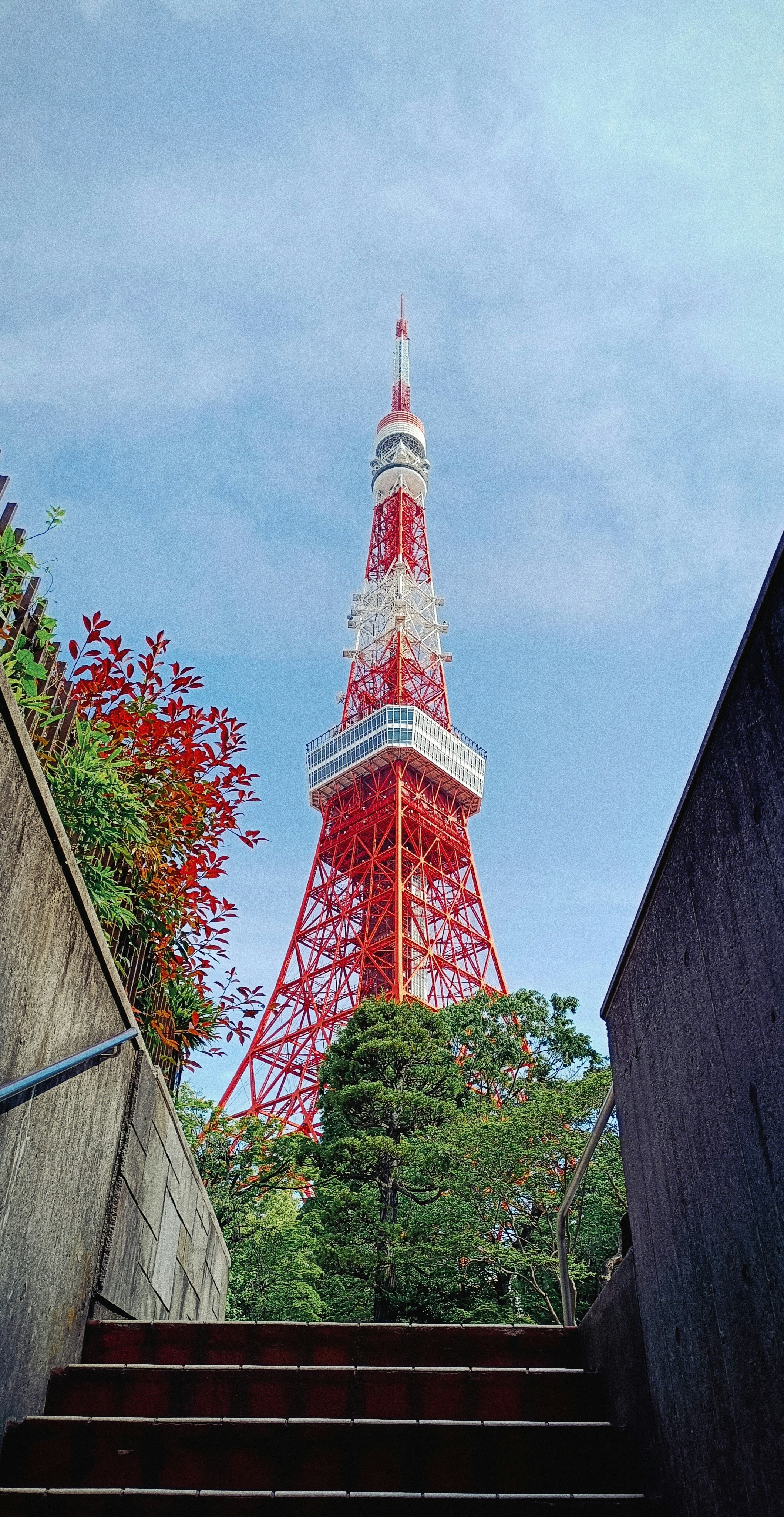 A very tall red tower towering over a city photo – Free Architecture ...