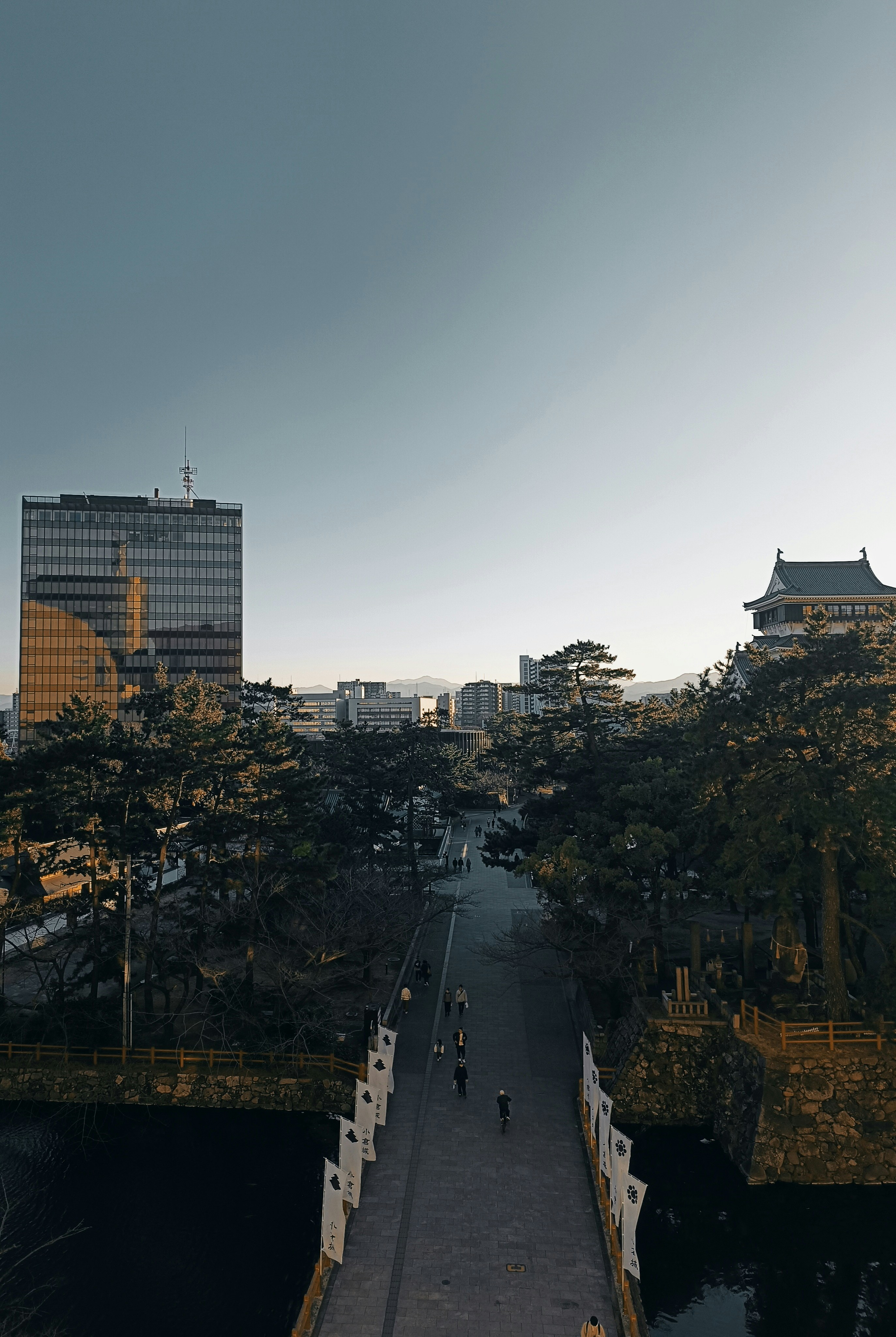 Temple Gate Overlook: A Quiet Walk Through the City’s Edge