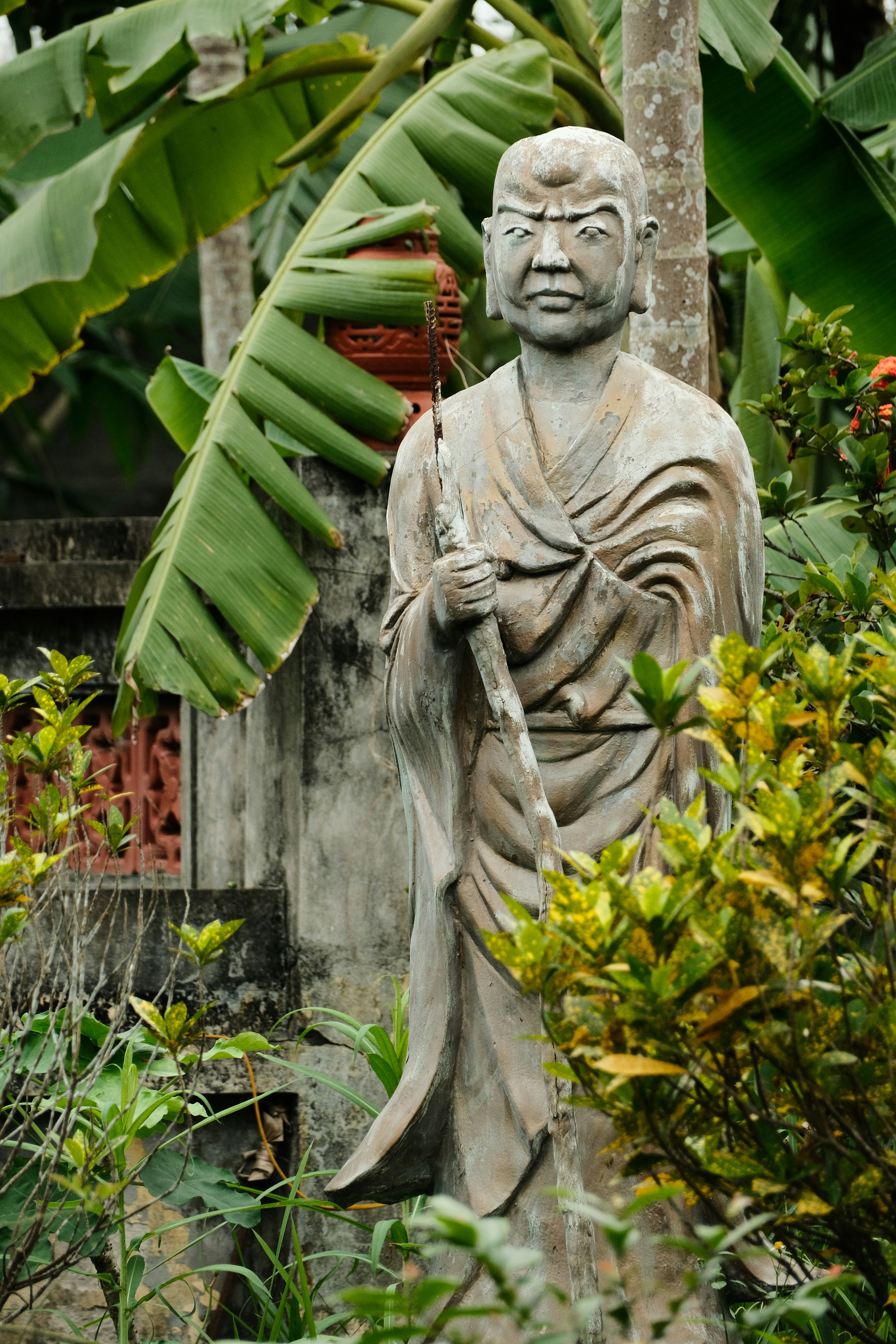 A statue of a man holding a cane photo – Free Adult Image on Unsplash
