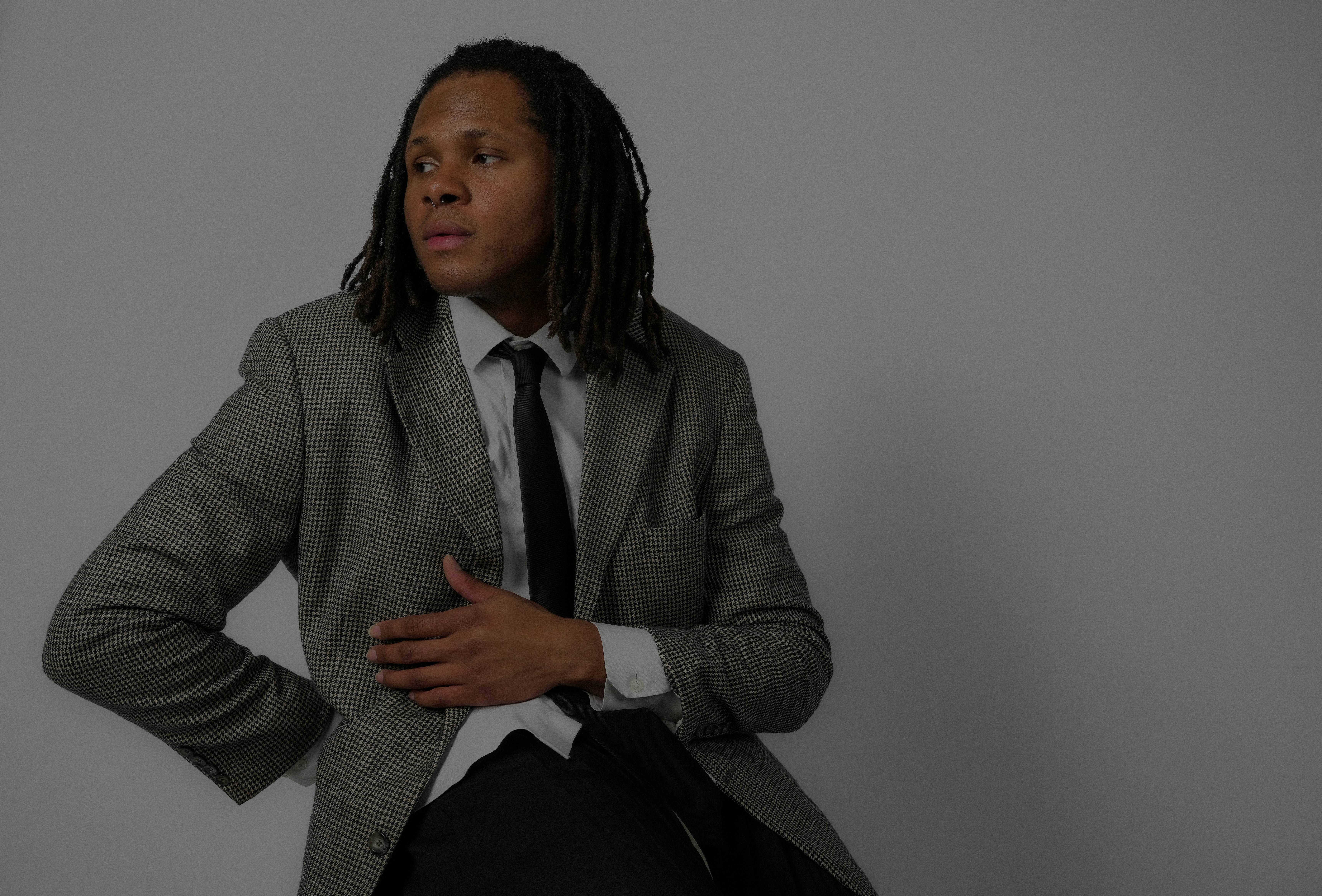A man with dreadlocks wearing a suit and tie photo – Free Man Image on ...
