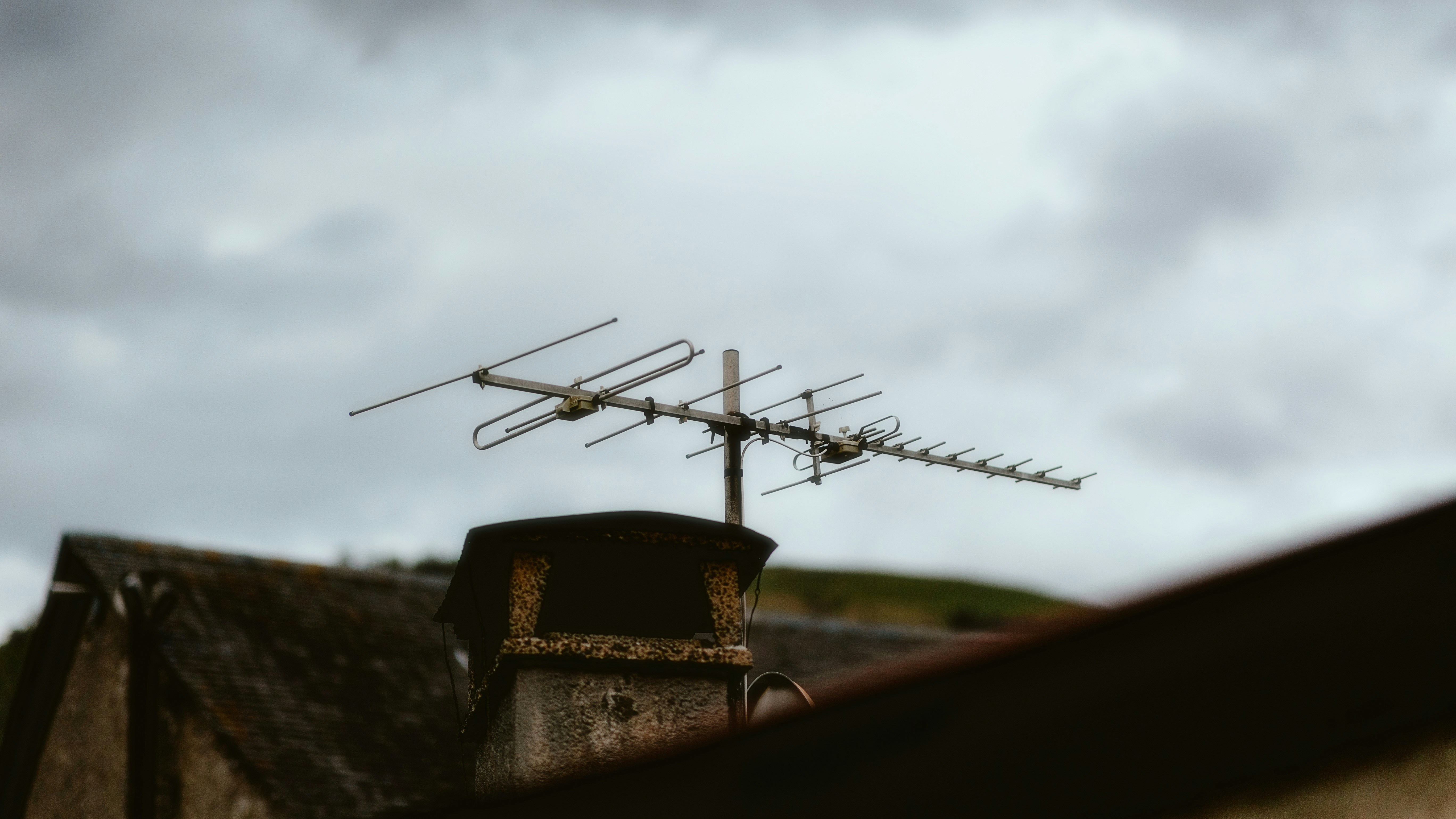 A weather vane on top of a building photo – Free Grey Image on Unsplash