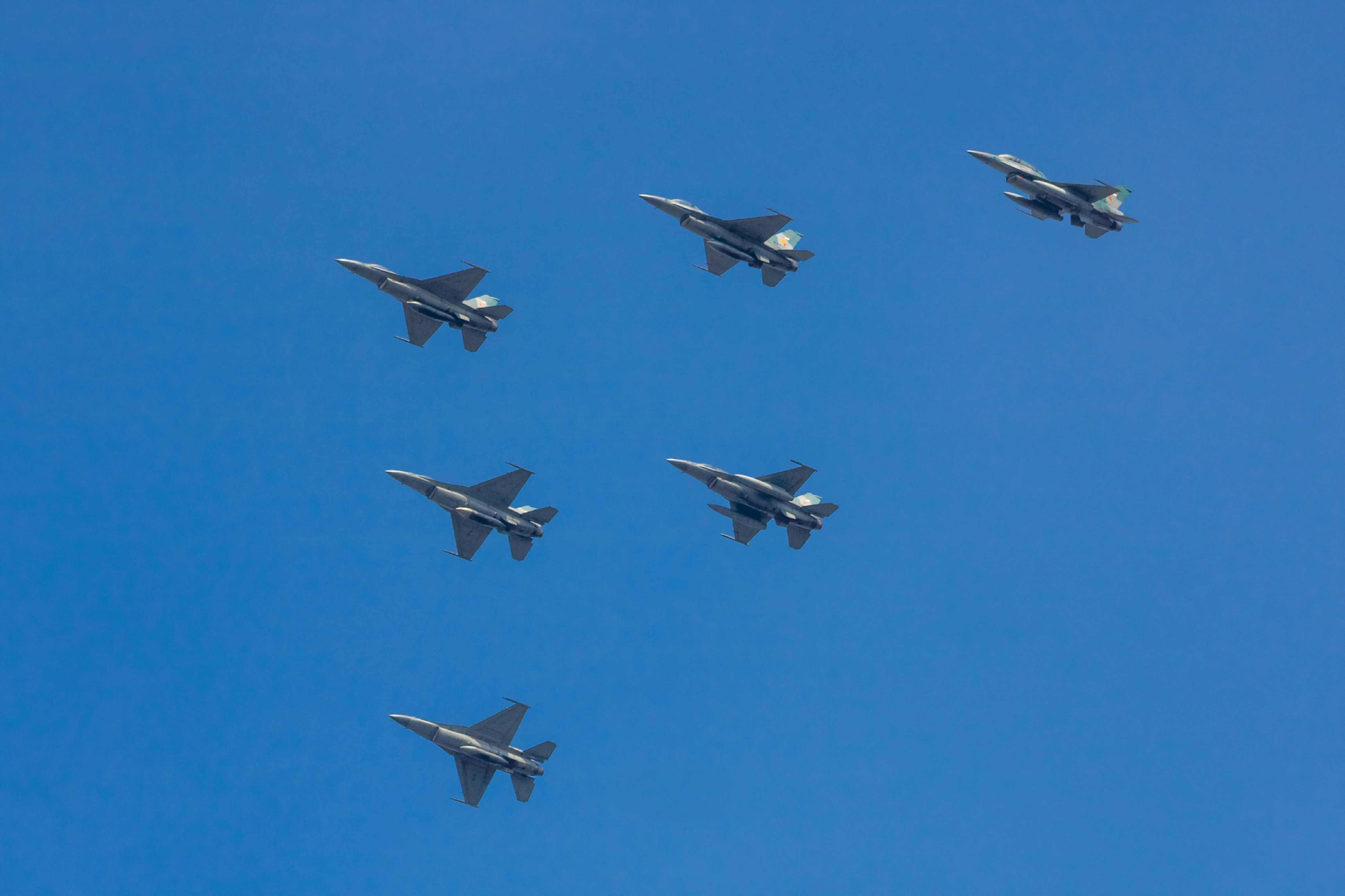A group of fighter jets flying through a blue sky photo – Free Jakarta ...