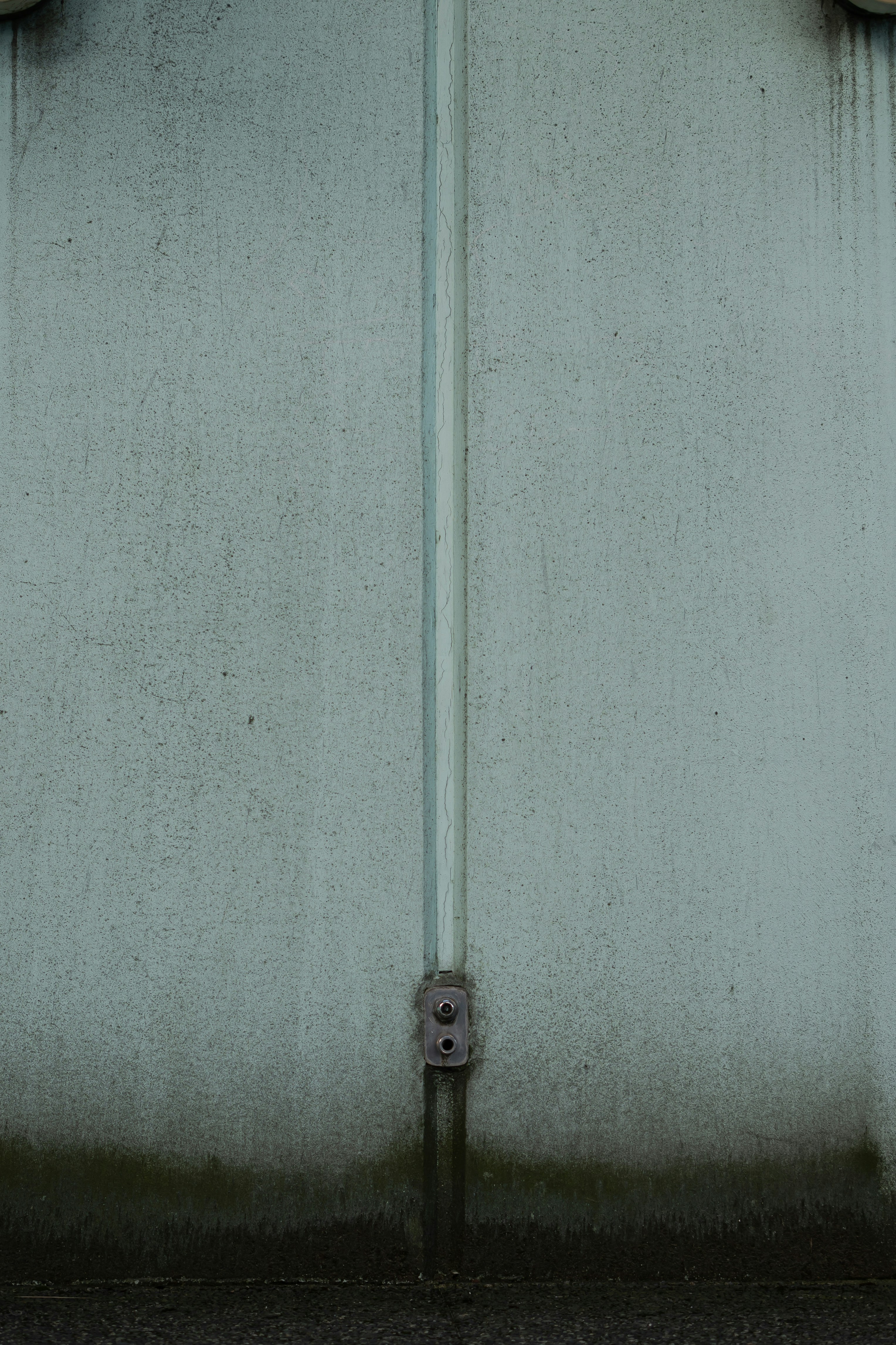 The Silent Connection: A Study in Minimalism