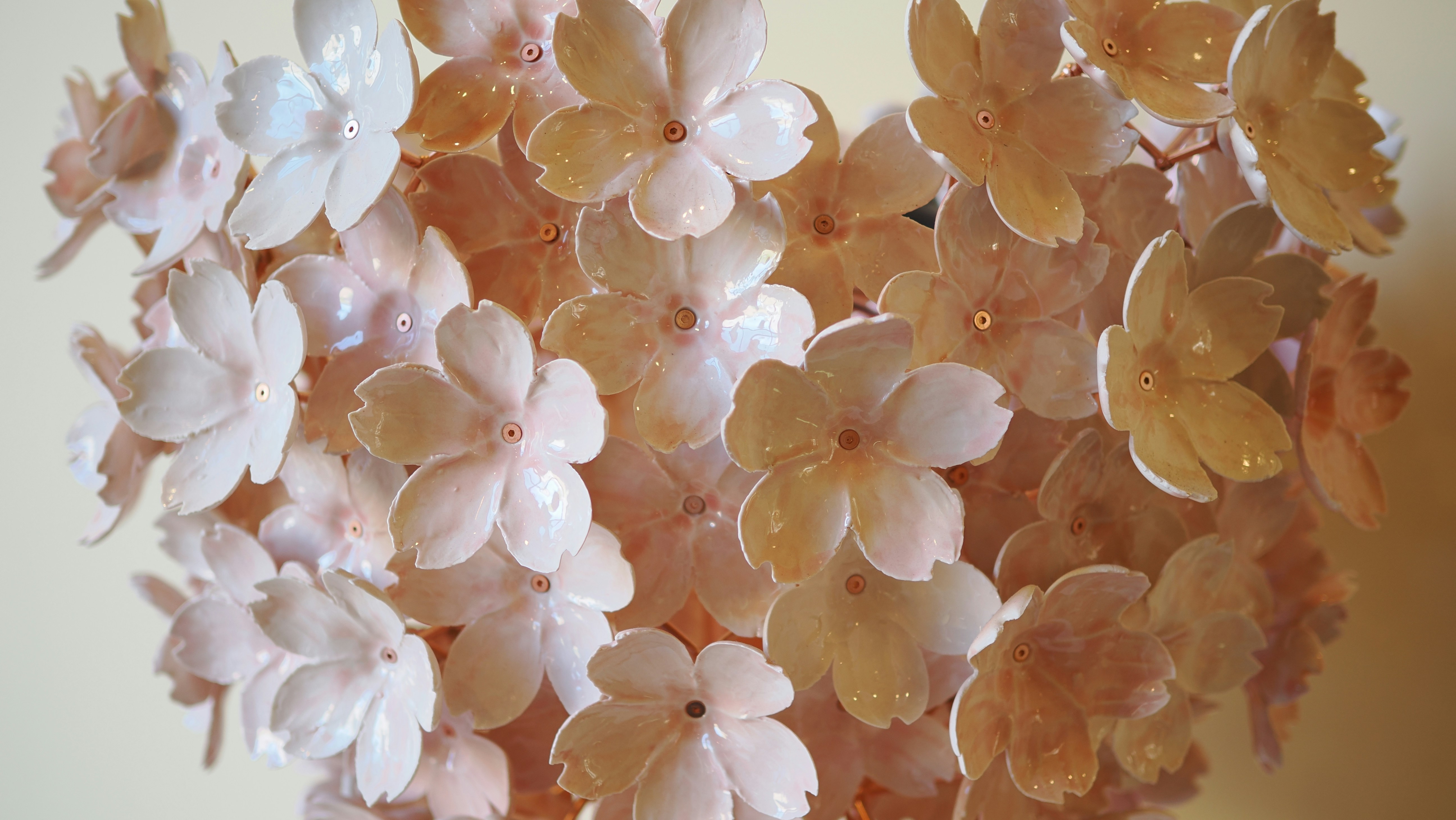 a vase filled with lots of pink flowers