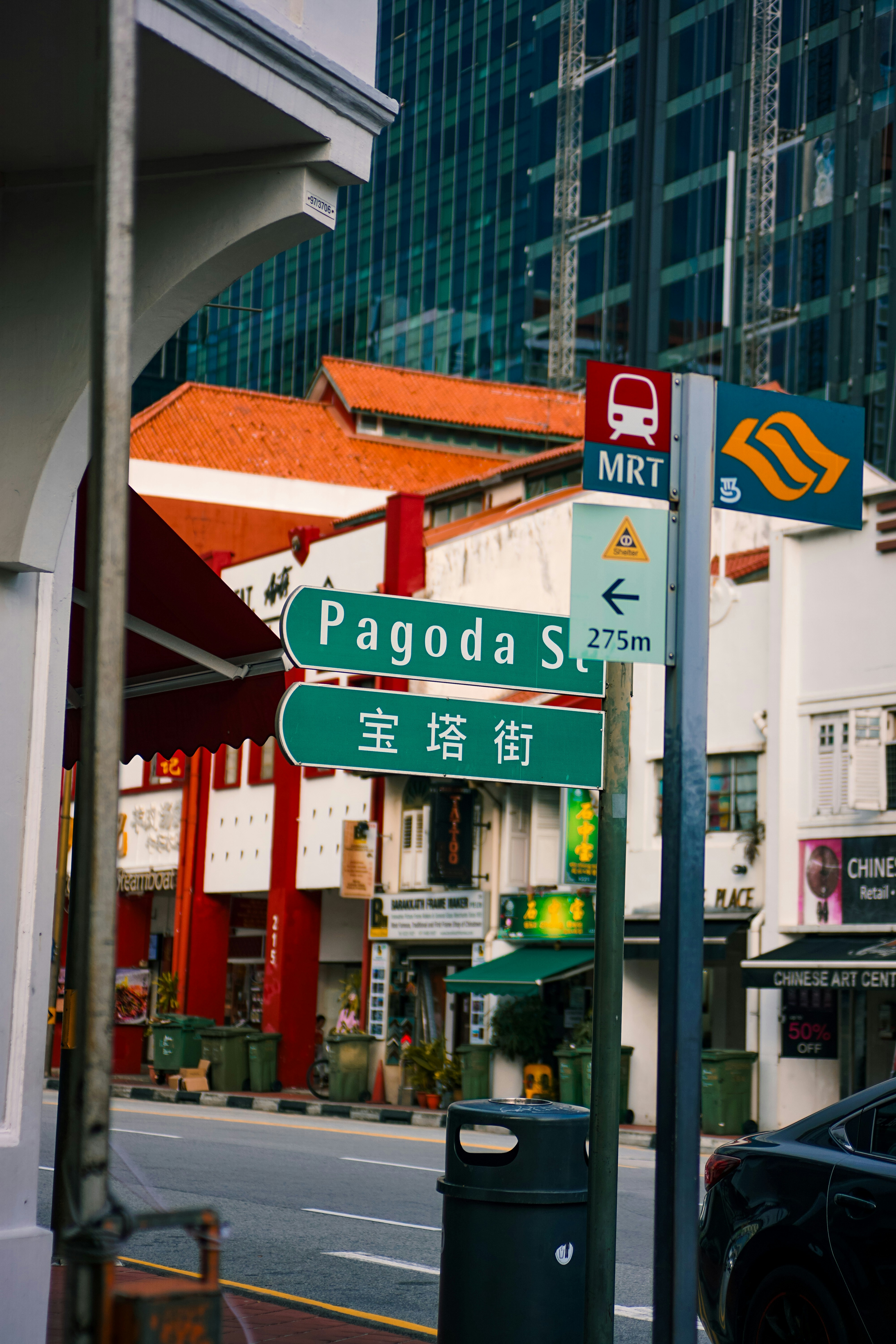 A street sign on the corner of pagoda st photo – Free Car Image on Unsplash