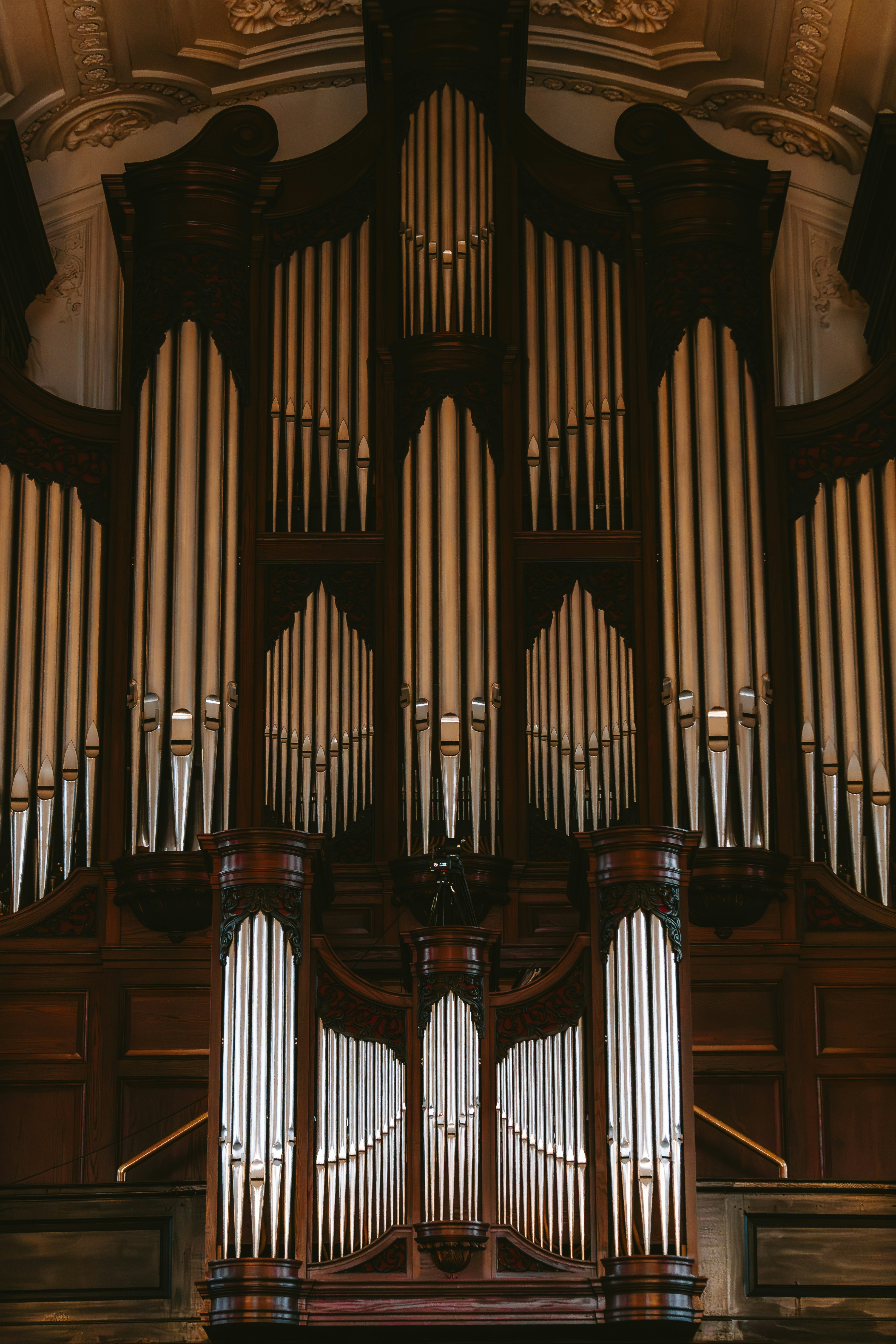 A large pipe organ in a large building photo – Free Building Image on ...