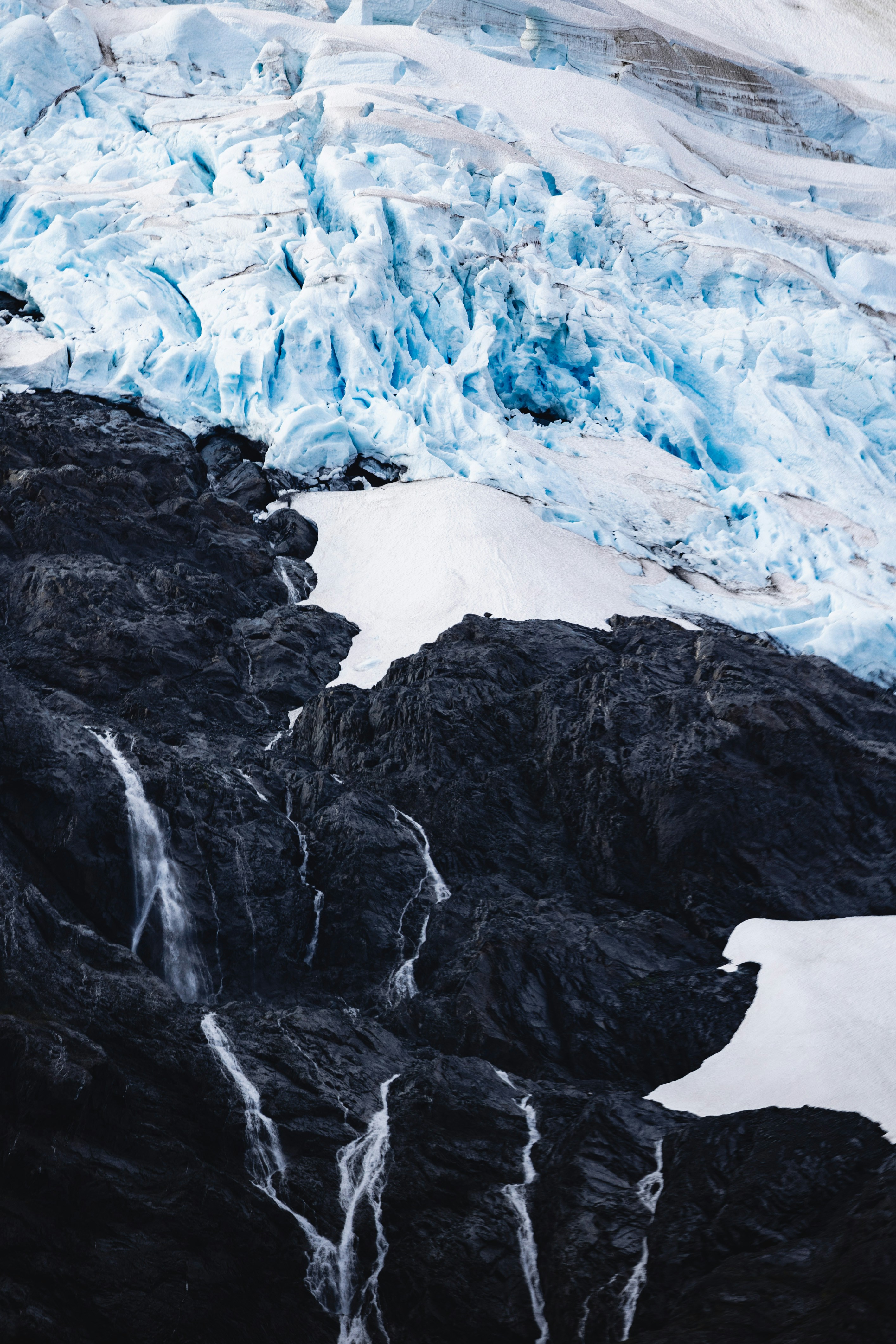 A very large glacier with some very pretty water photo – Free Outdoors ...