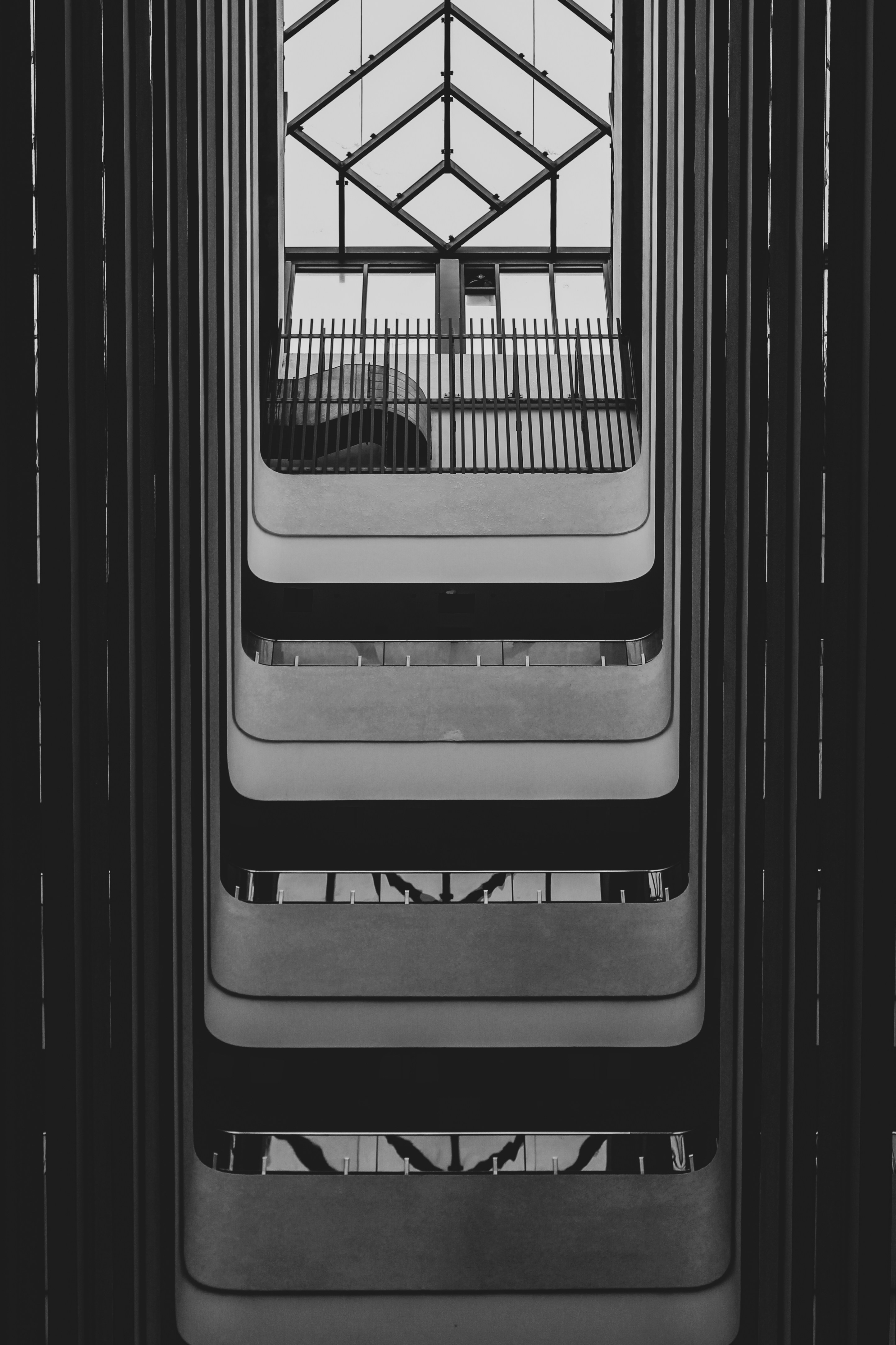 Convergence in Concrete: A Monochrome Atrium of Recurring Frames