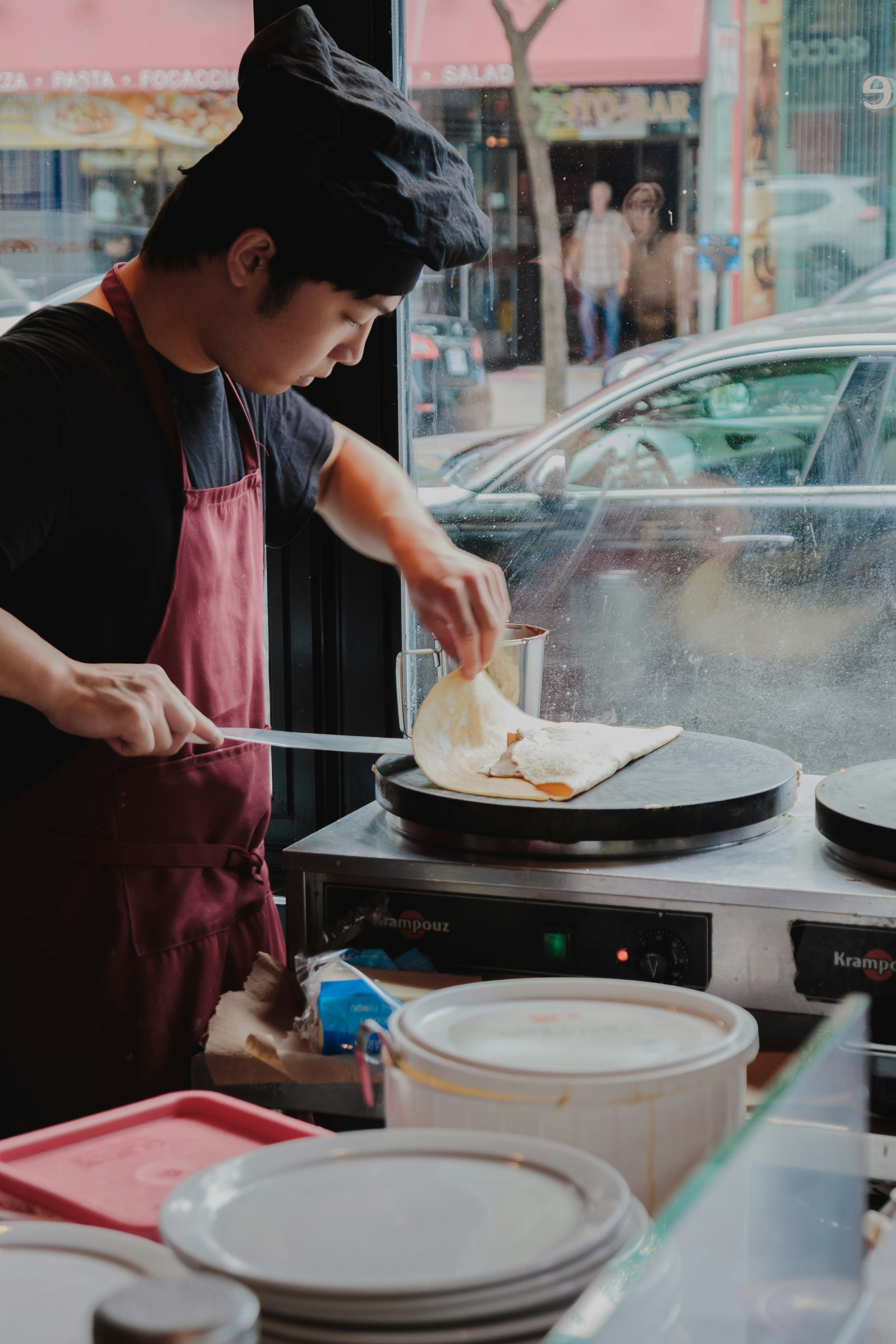 A man making food in a restaurant kitchen photo – Free City Image on ...