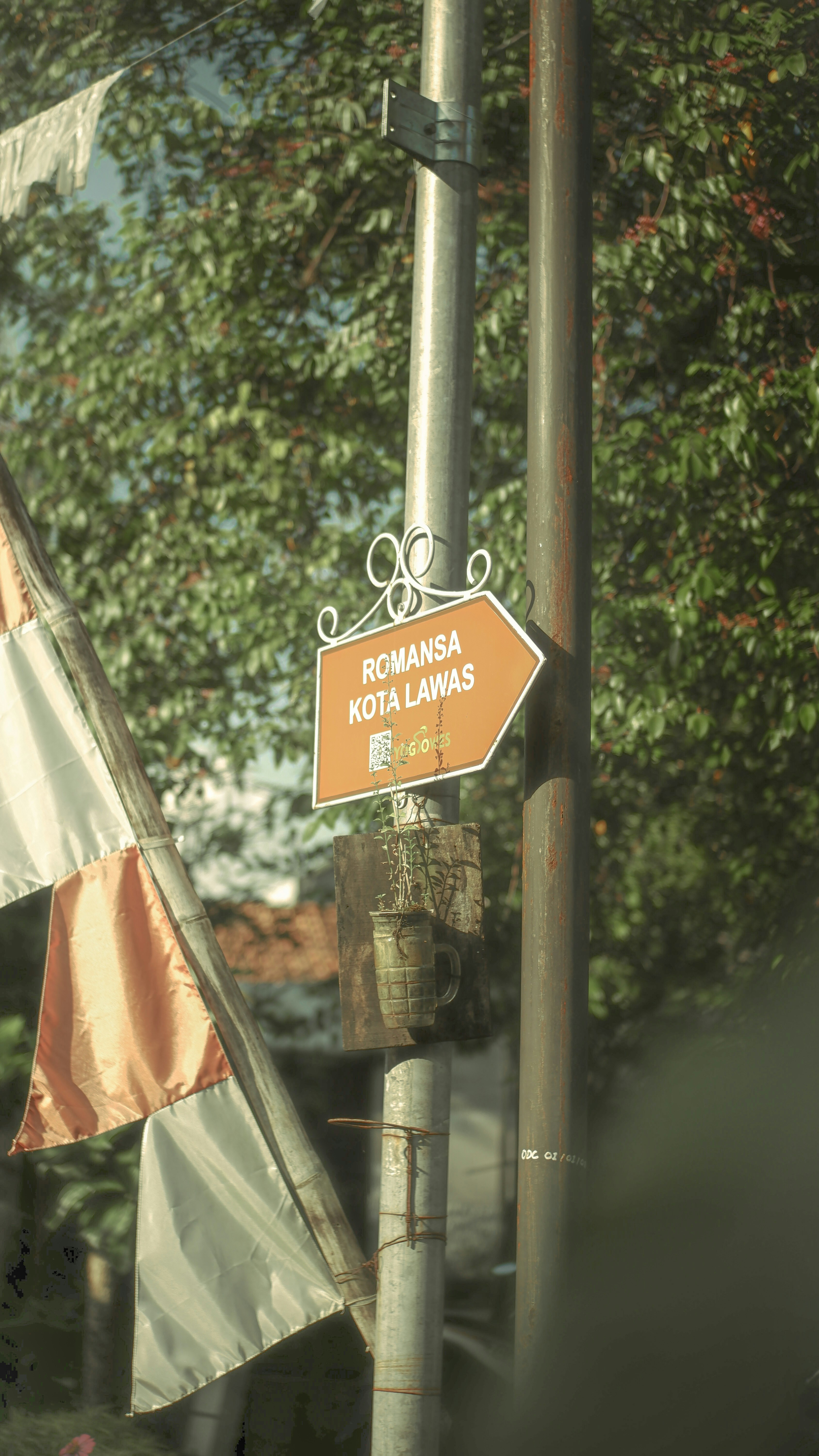Street Sign on a Quiet Pole: Romansa Kota Lawas