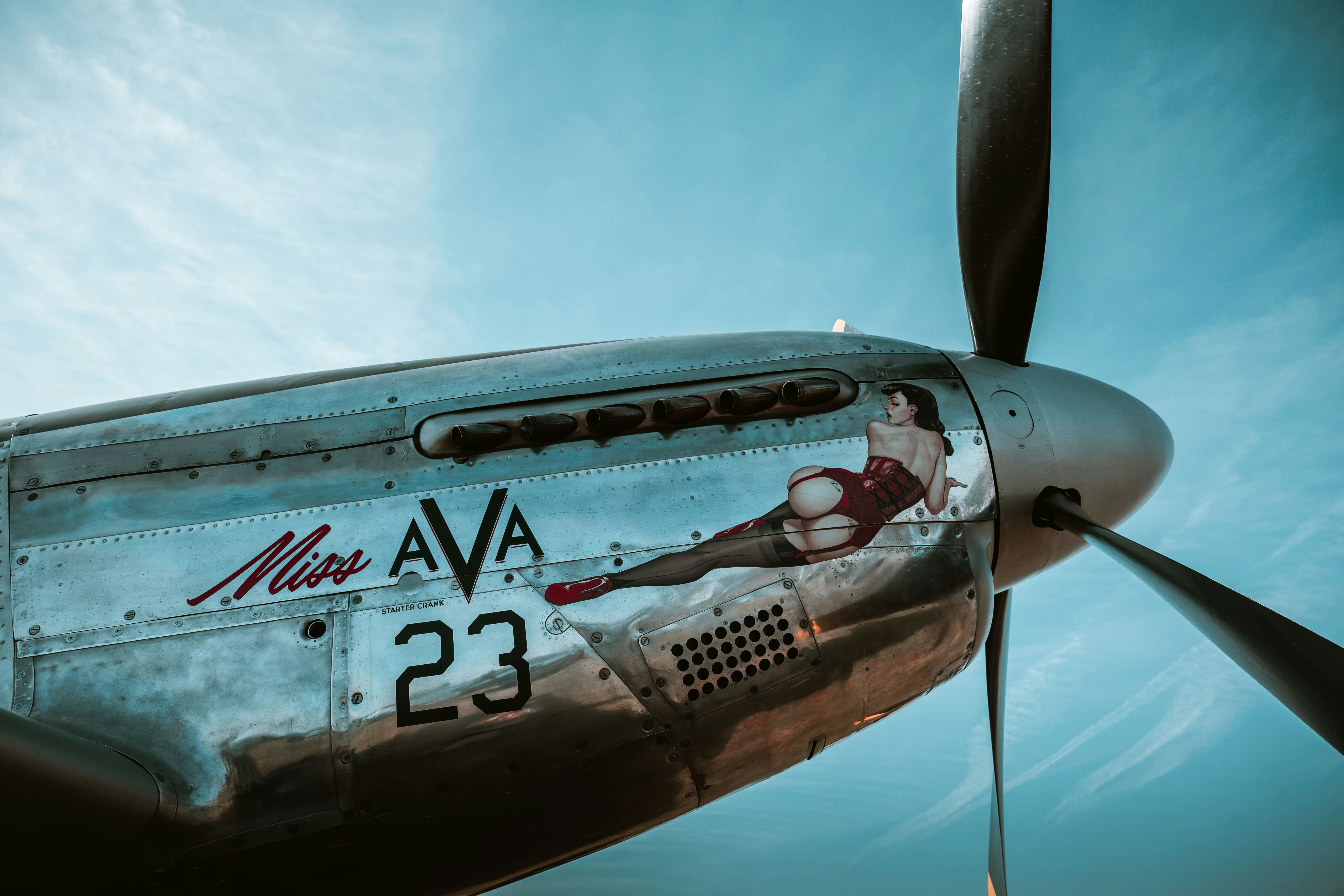 A close up of a propeller of a plane photo – Free Aircraft Image on ...