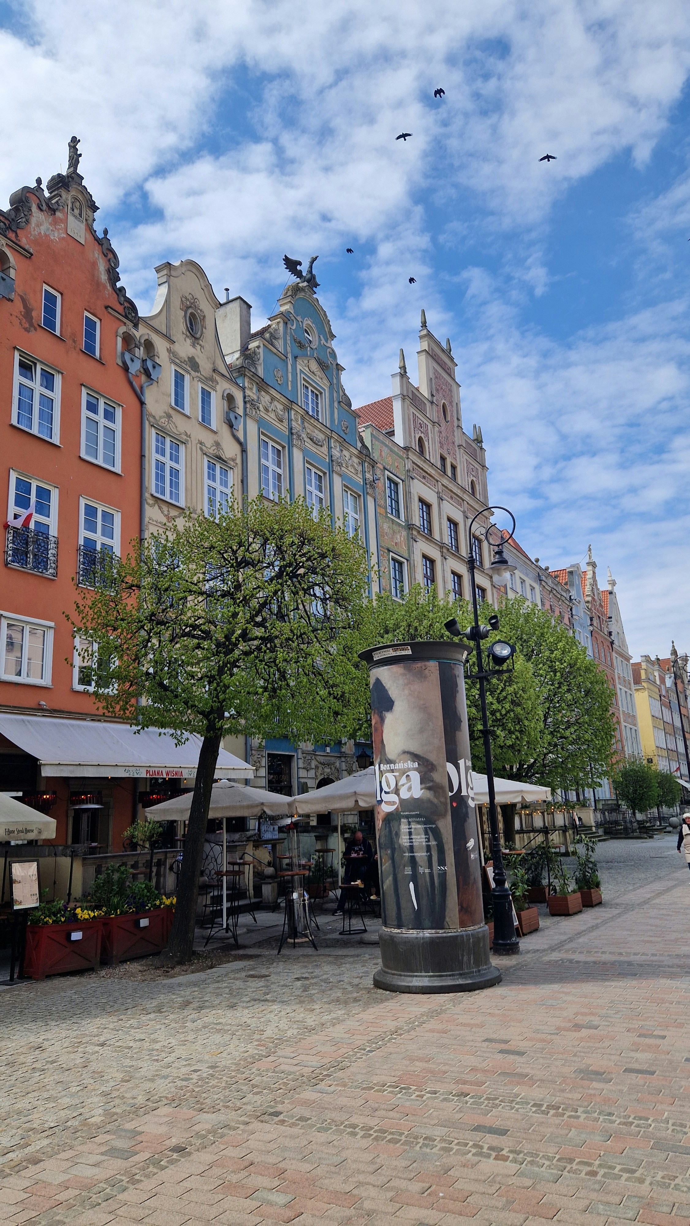 A city square with a bunch of buildings in the background photo – Free ...