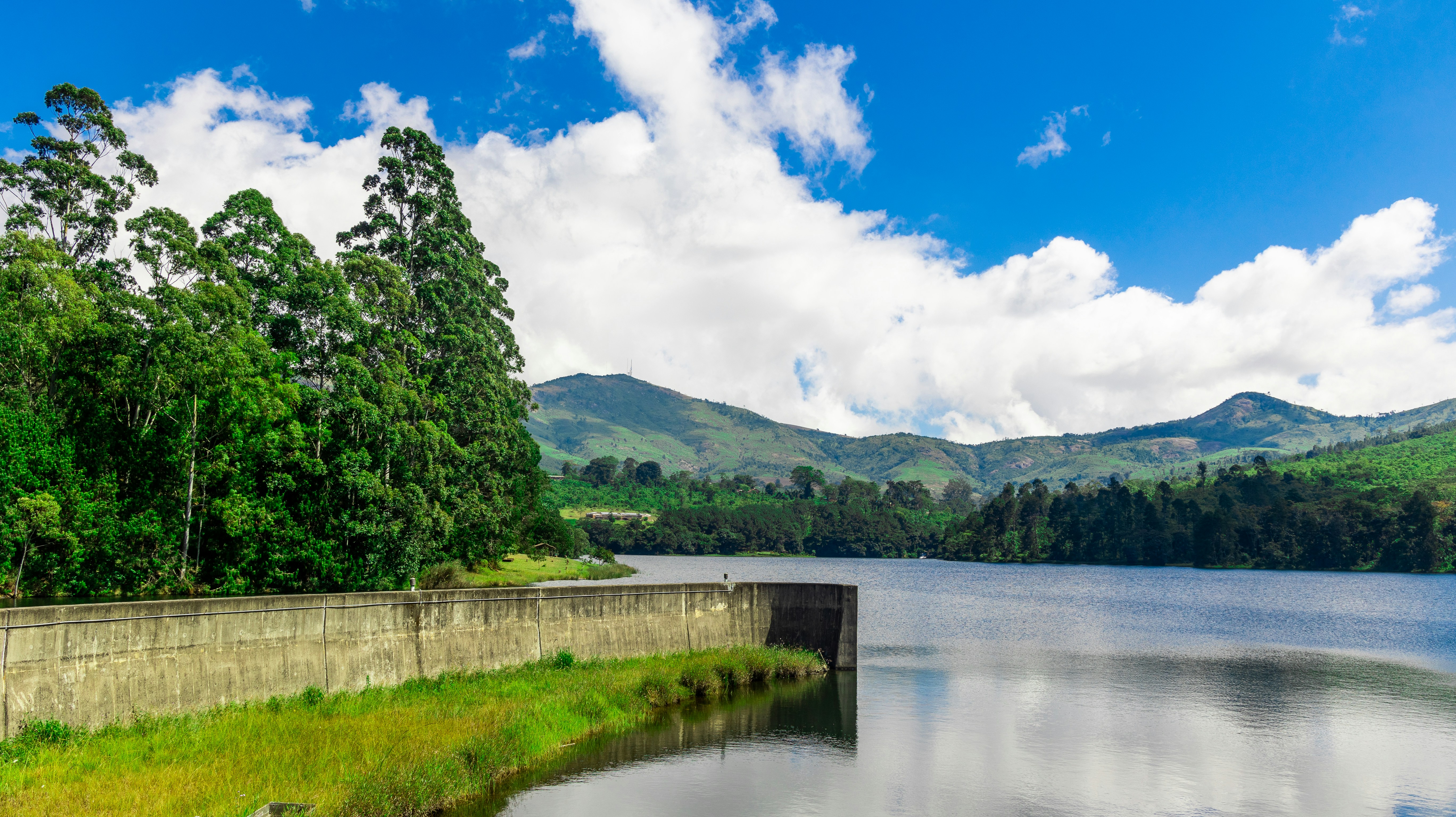 A large body of water surrounded by mountains photo – Free Sunbird ku ...