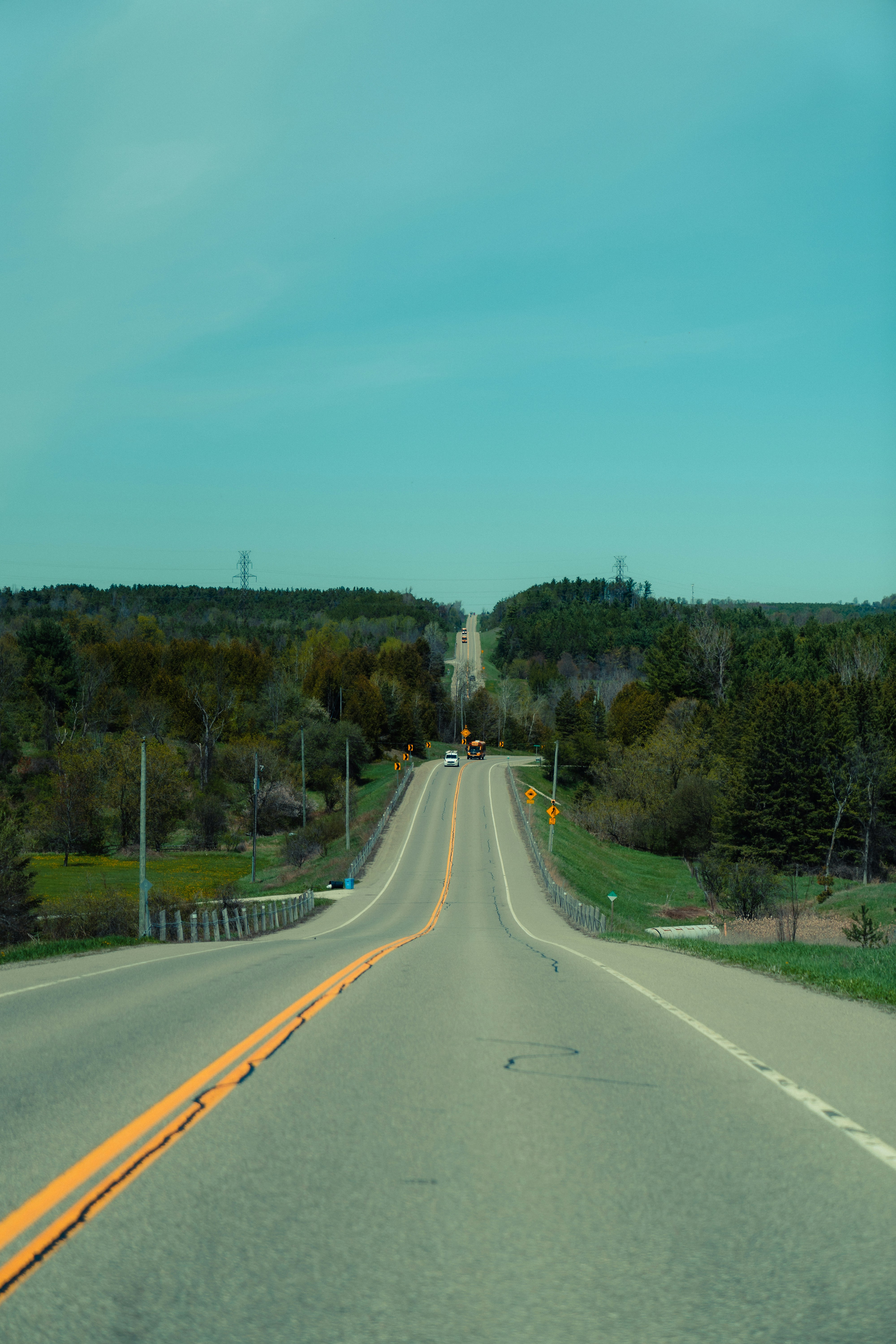 A road with a yellow line on the side of it photo – Free Image on Unsplash