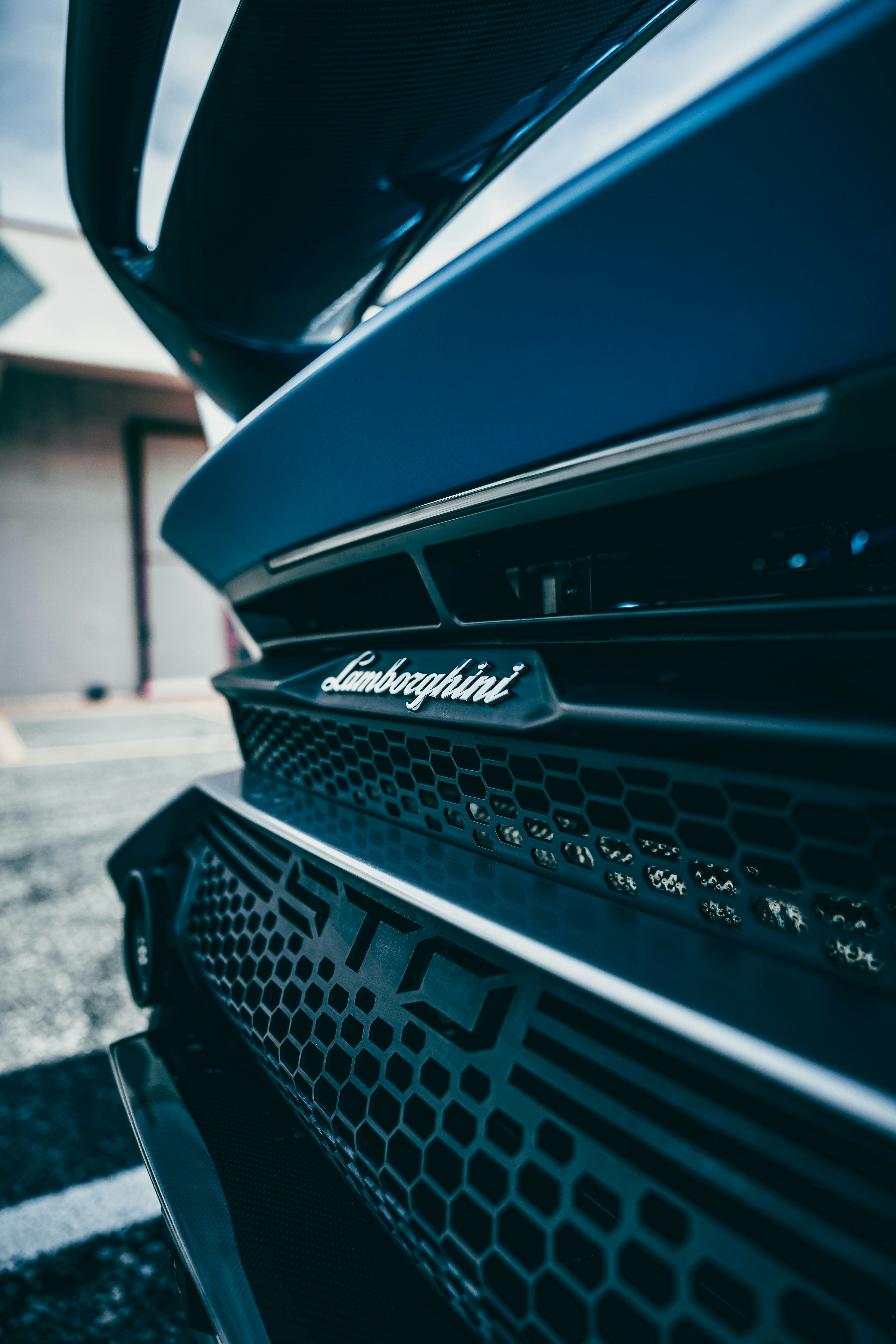 A close up of the grille of a car photo – Free Car Image on Unsplash