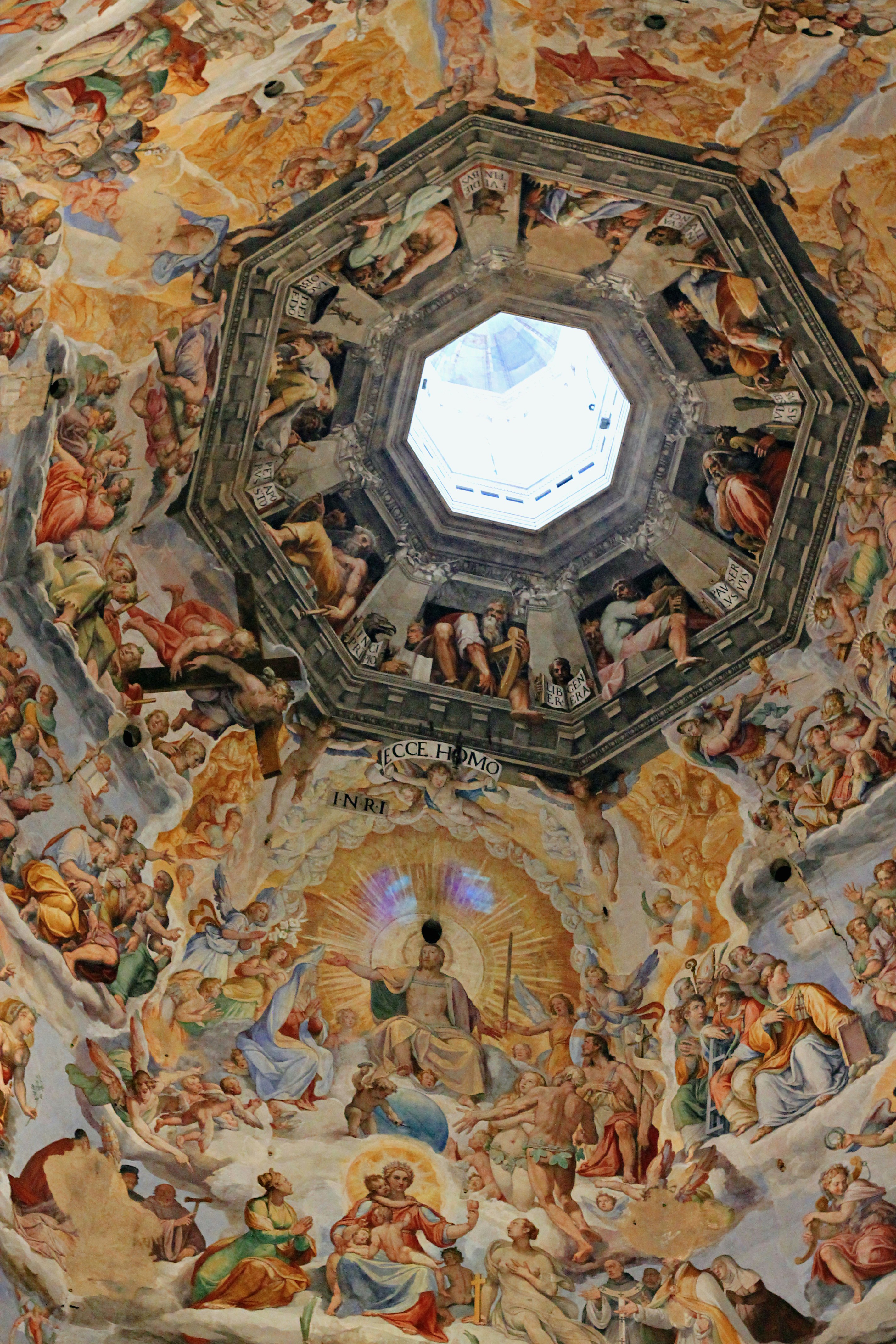 El techo de una iglesia con pinturas foto – Imagen de Piazza del Duomo ...