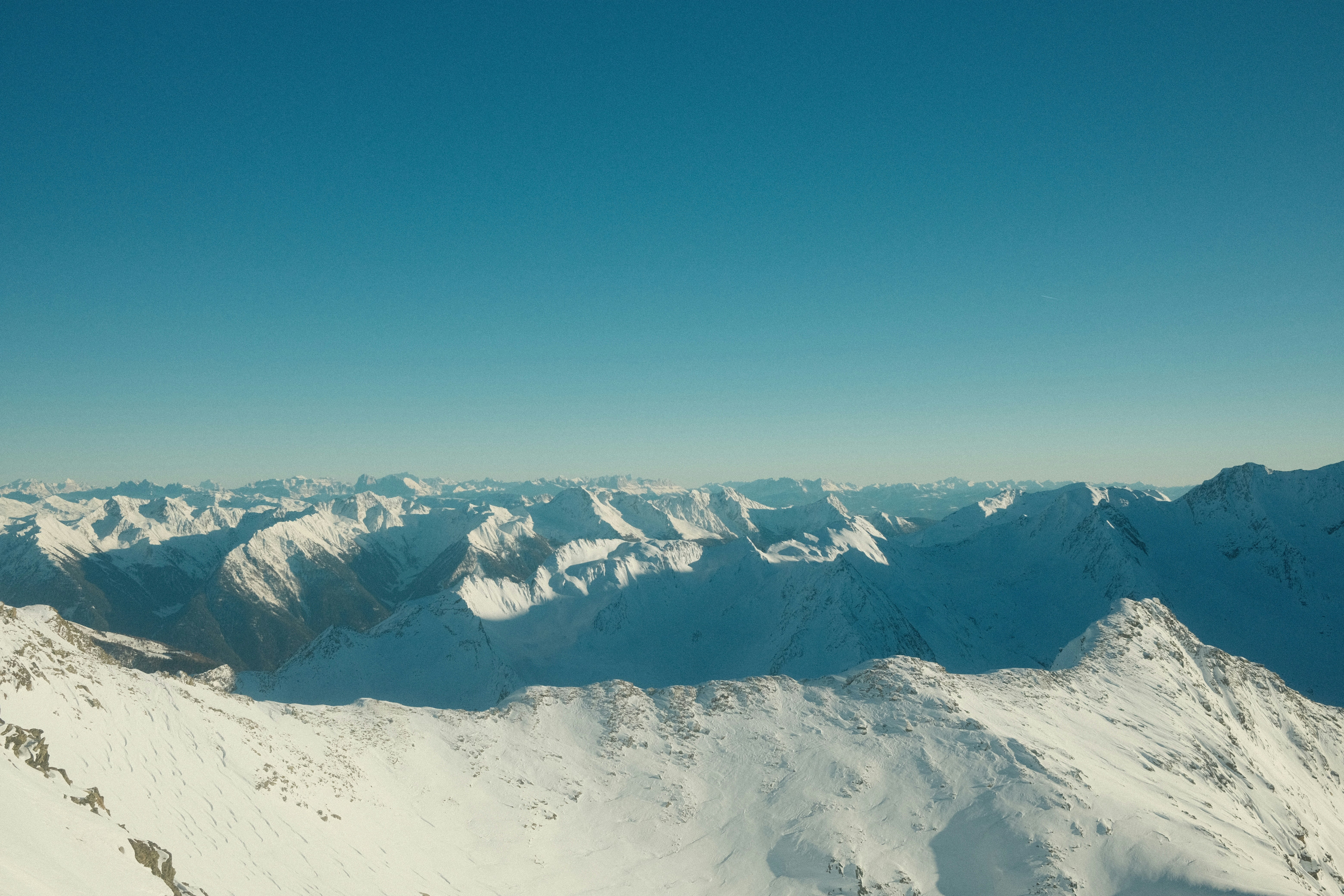 Antoni Silvestrovič (@bring_shrubbery) | Komunitas Foto Unsplash