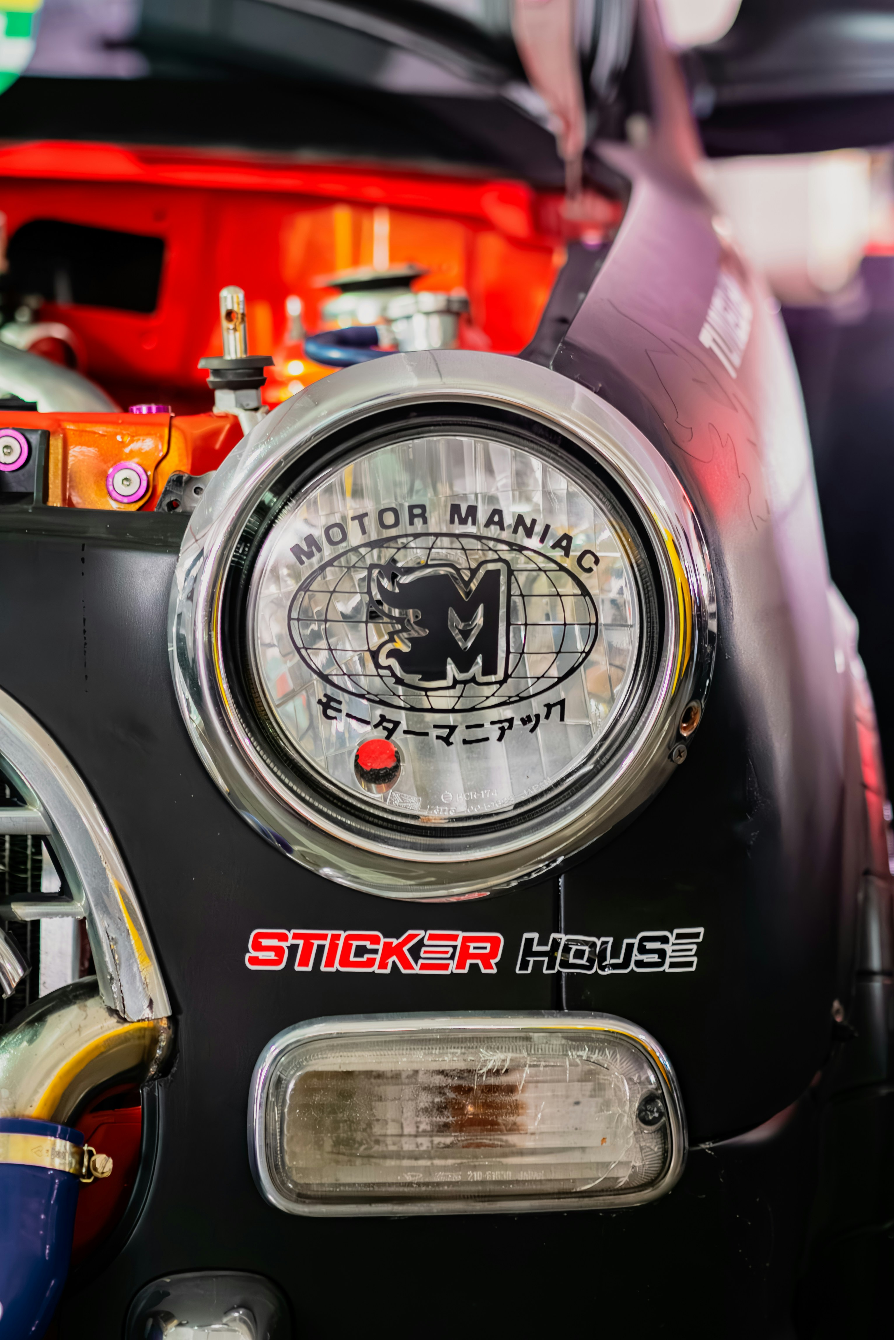 A close up of the front of a vehicle photo – Free Car Image on Unsplash