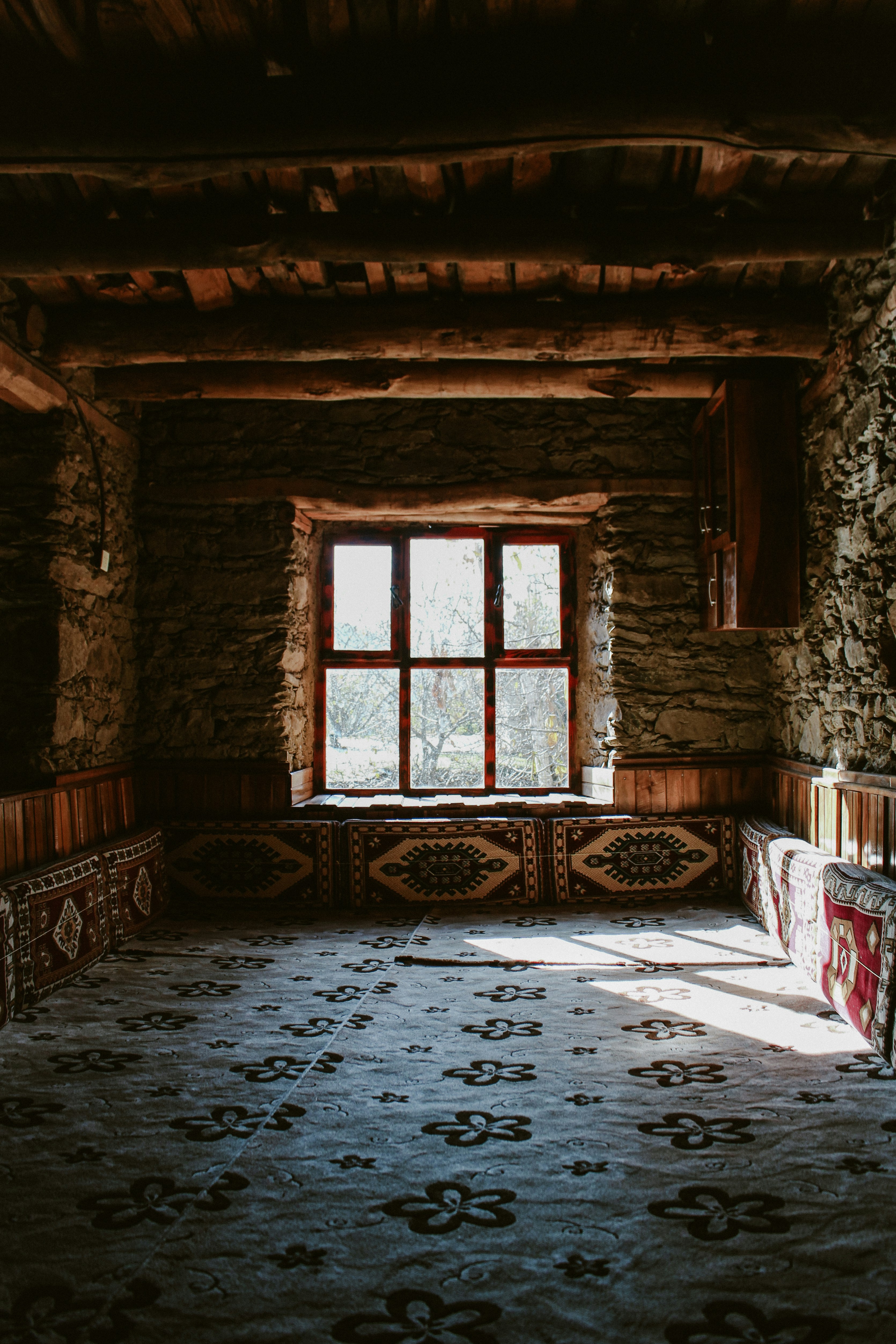 A room with a stone wall and a window photo – Free Home Image on Unsplash