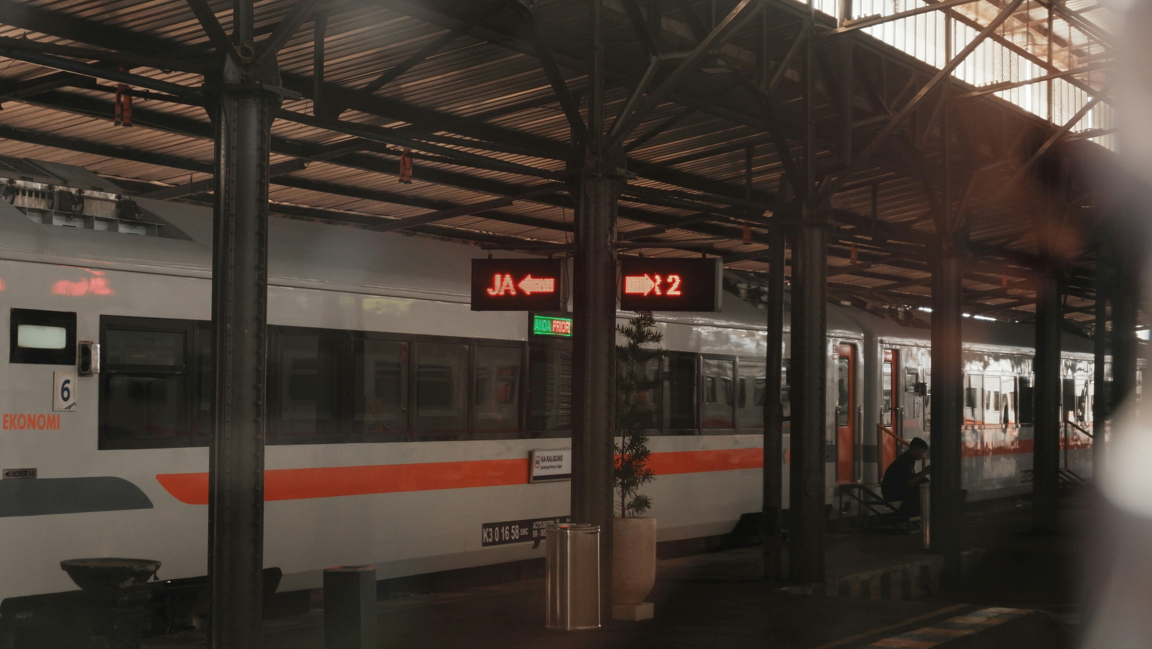 Gambar Kereta Api Indonesia | Unduh Gambar Gratis di Unsplash
