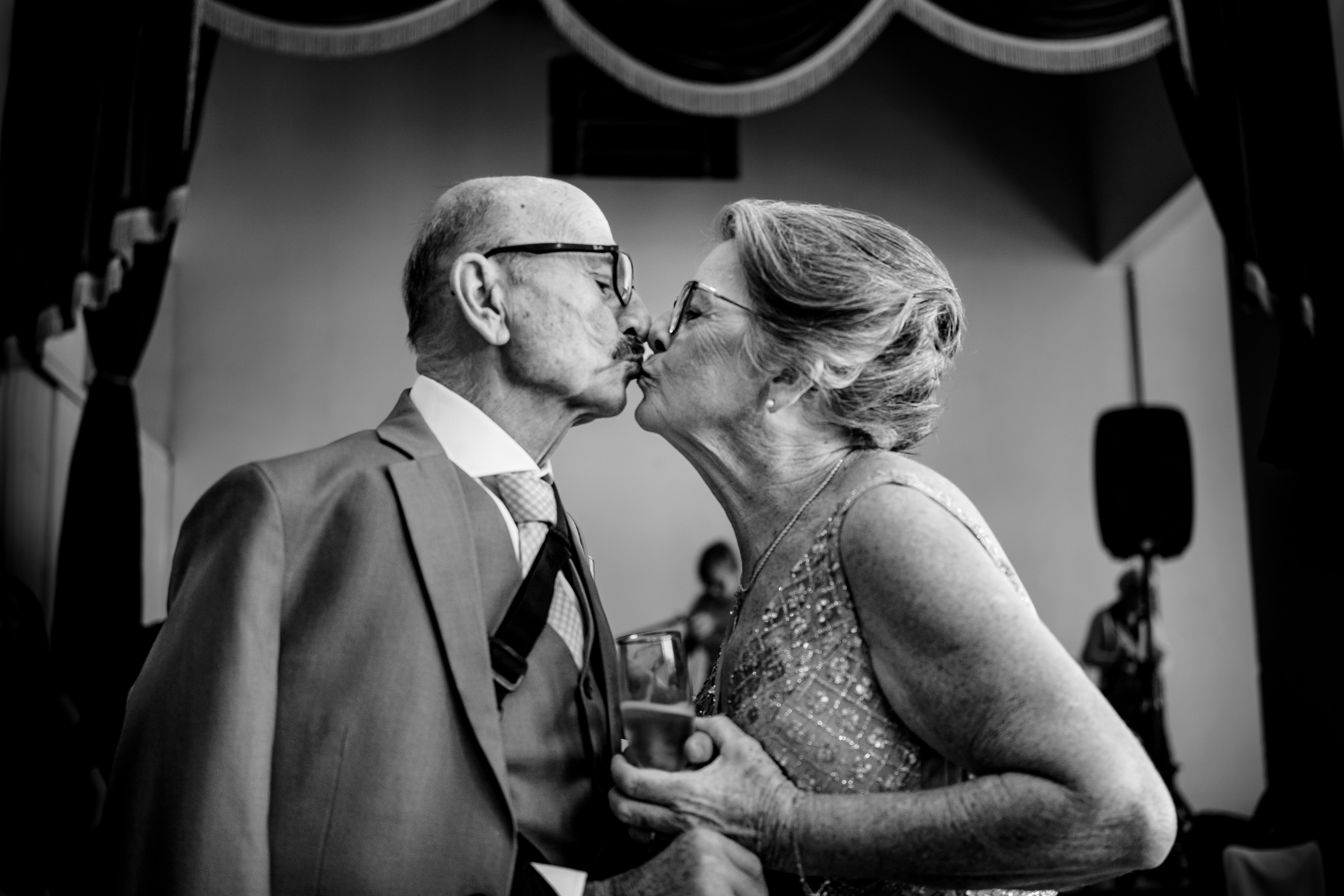 A man and a woman kissing each other photo – Free Woman Image on Unsplash