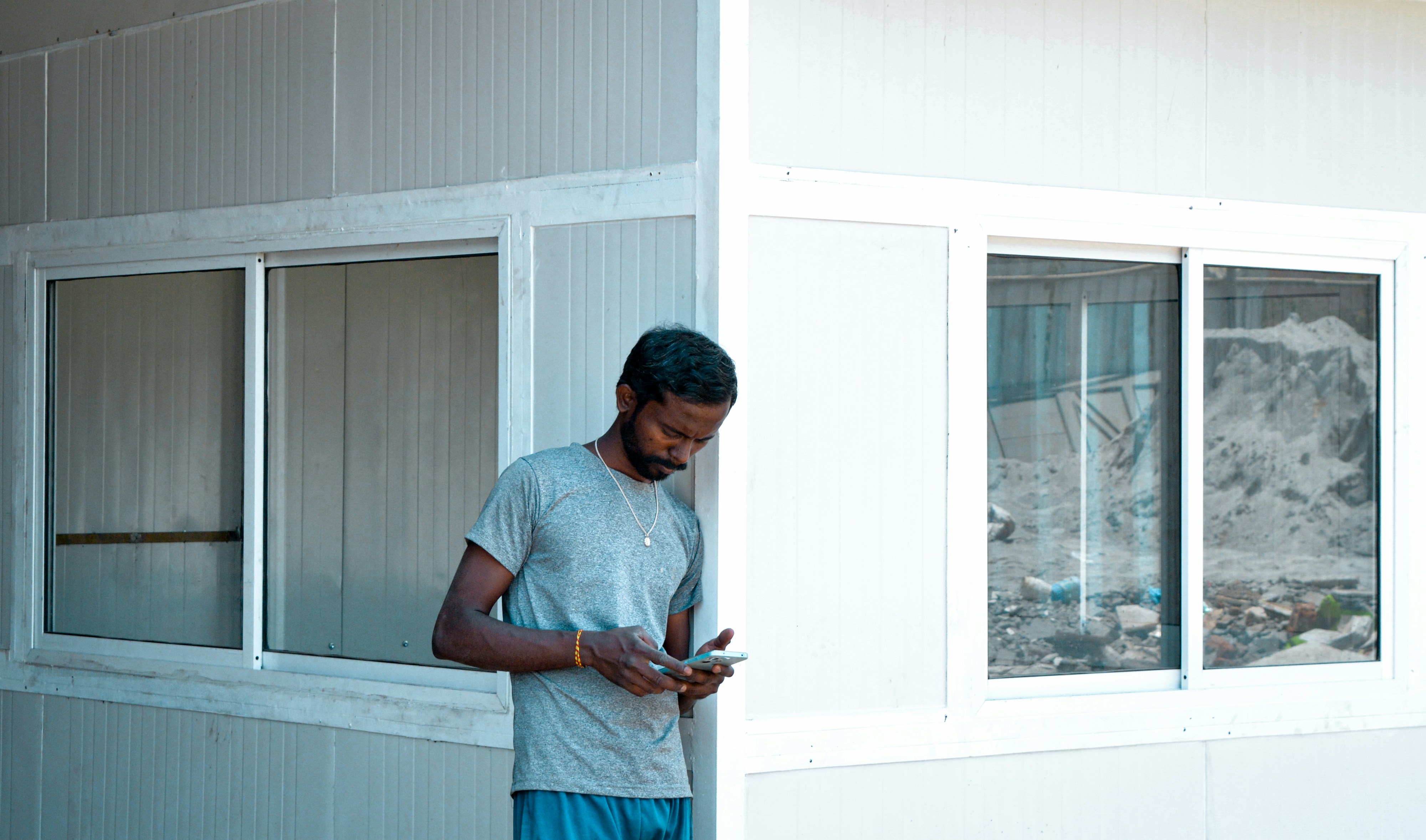 Men With Phone Pictures | Download Free Images on Unsplash