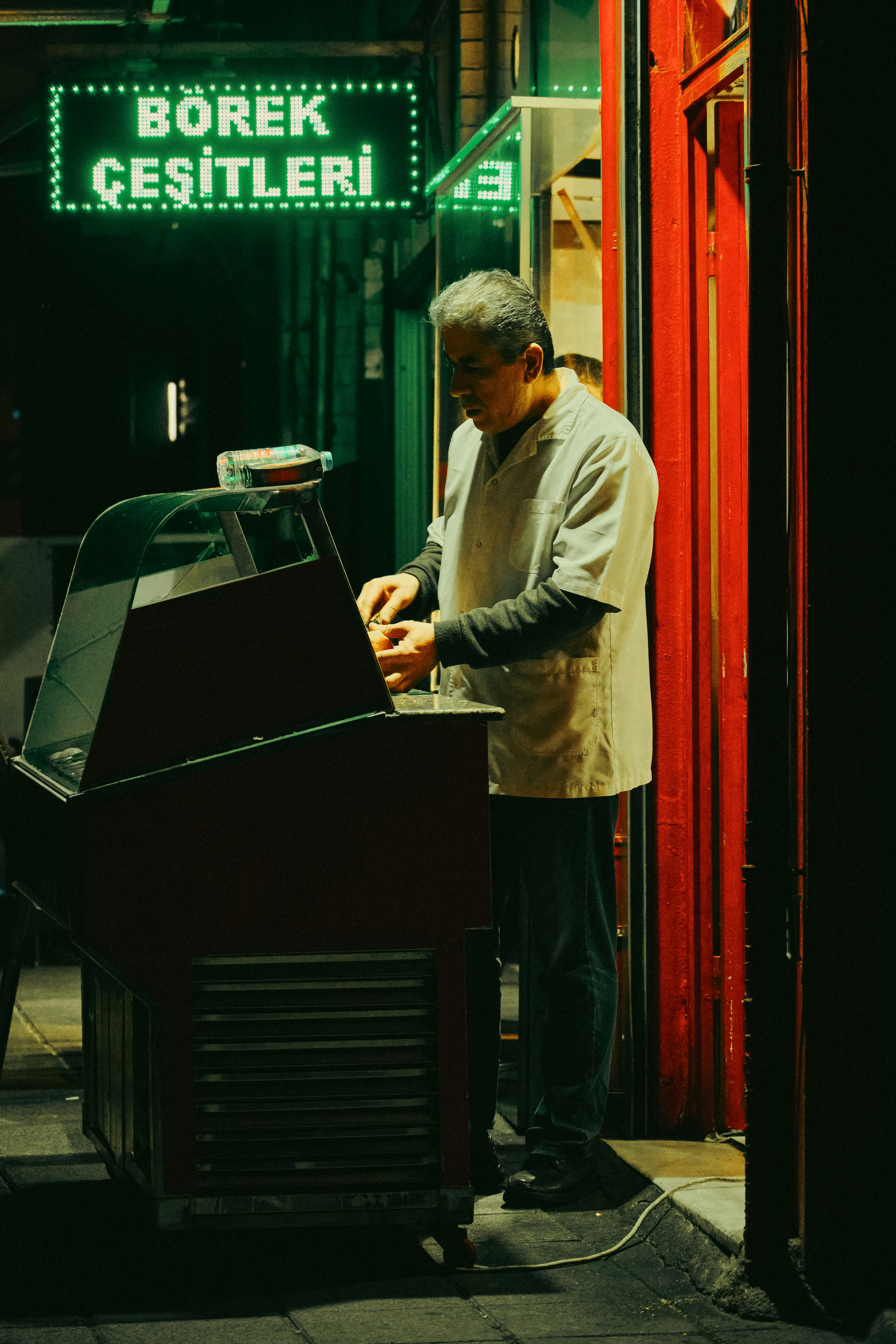 Working Night Pictures | Download Free Images on Unsplash