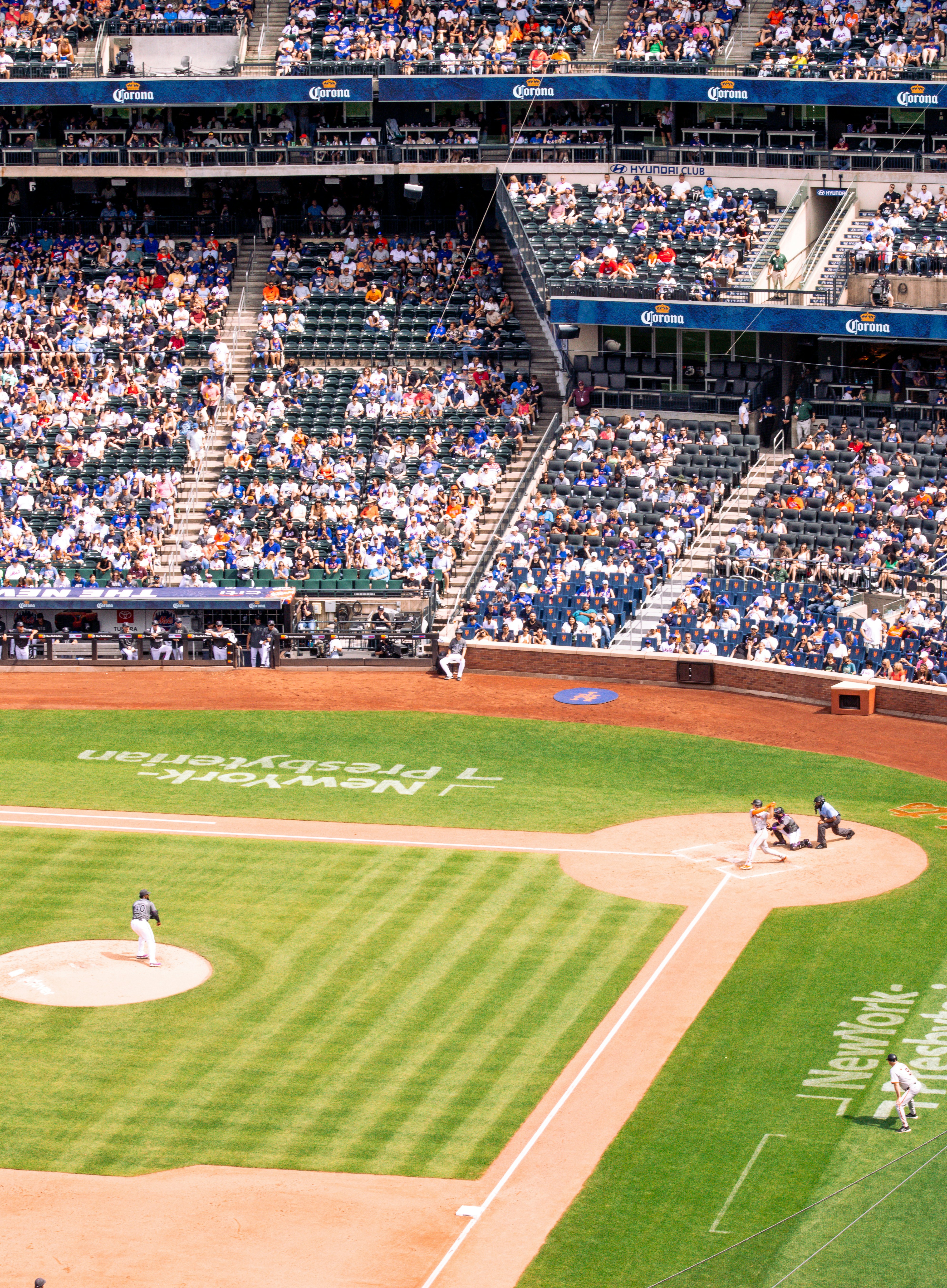 A baseball game in progress with the batter up to plate photo – Free ...