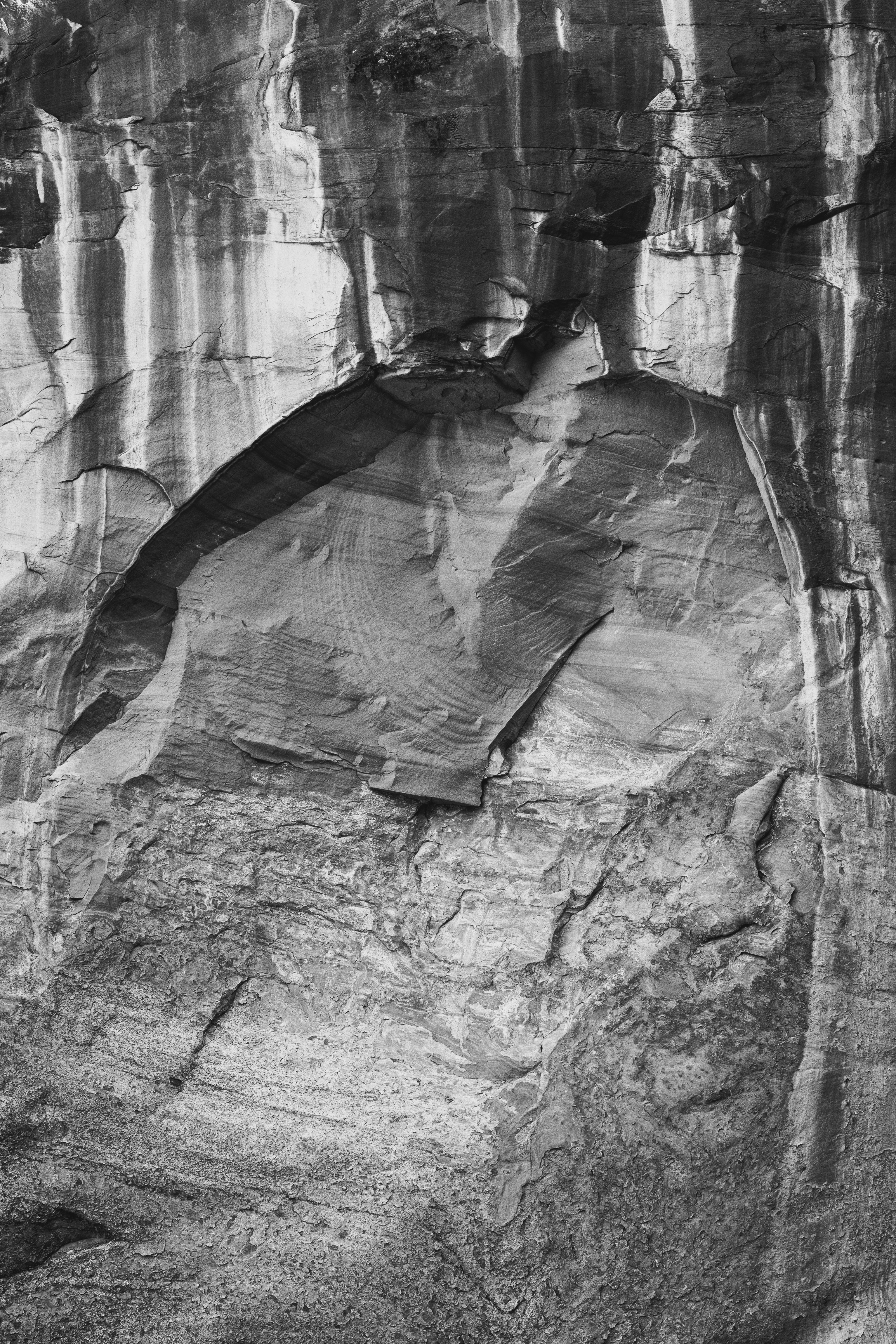 A black and white photo of a rock face photo – Free Grey Image on Unsplash