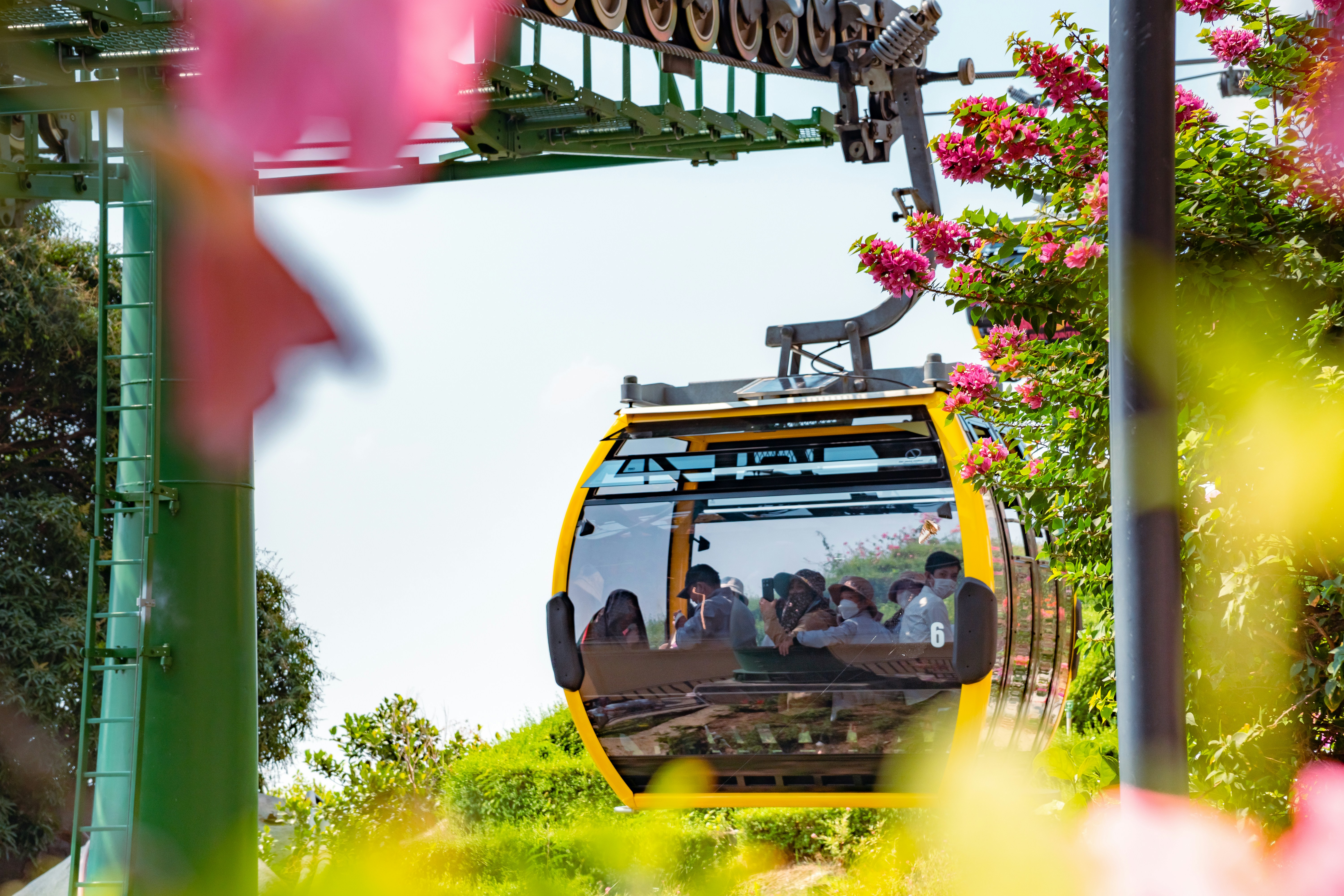A yellow cable car going down a hill photo – Free Núi bà đen Image on ...