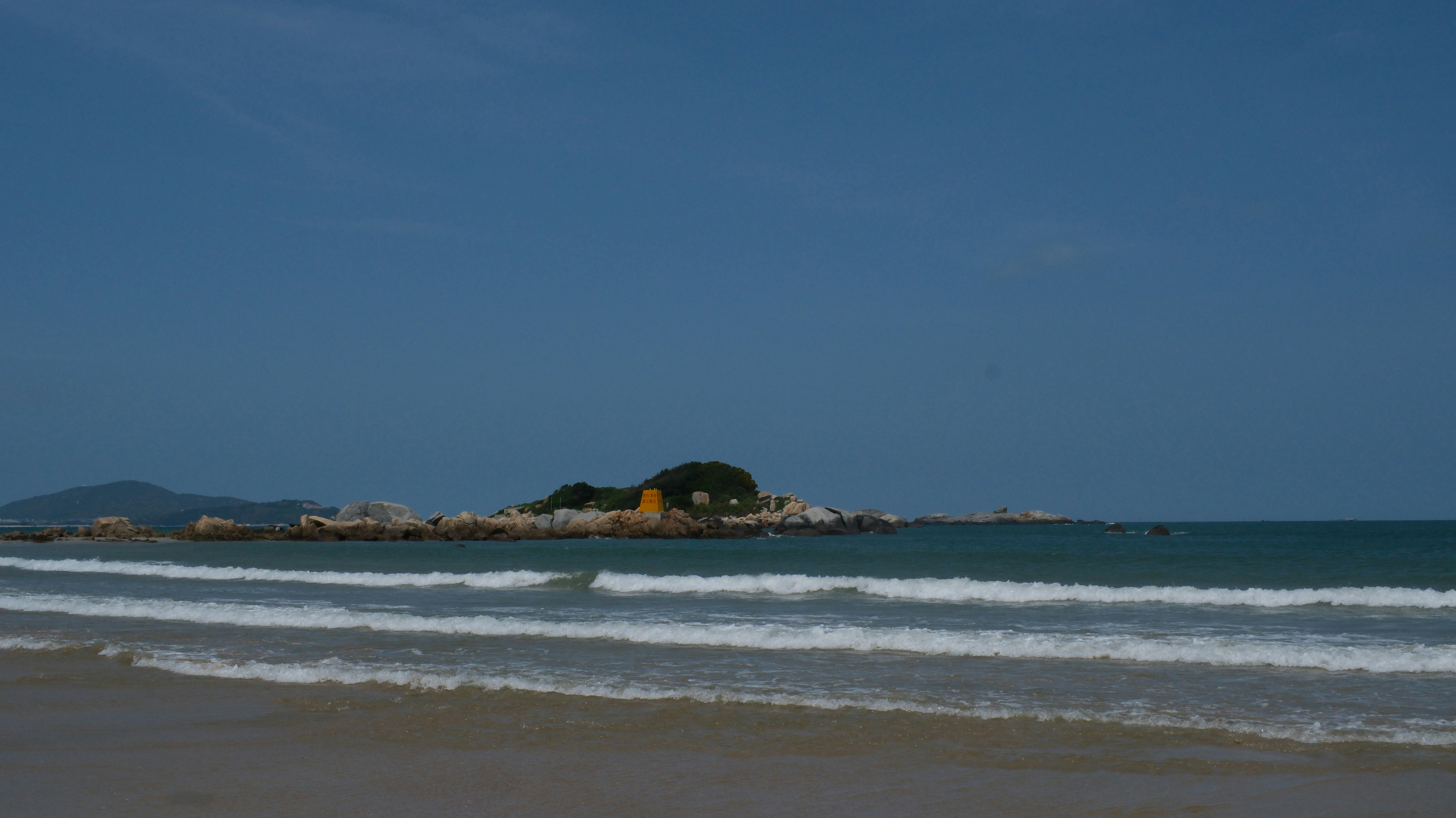 A body of water with a small island in the distance photo – Free Fuzhou ...