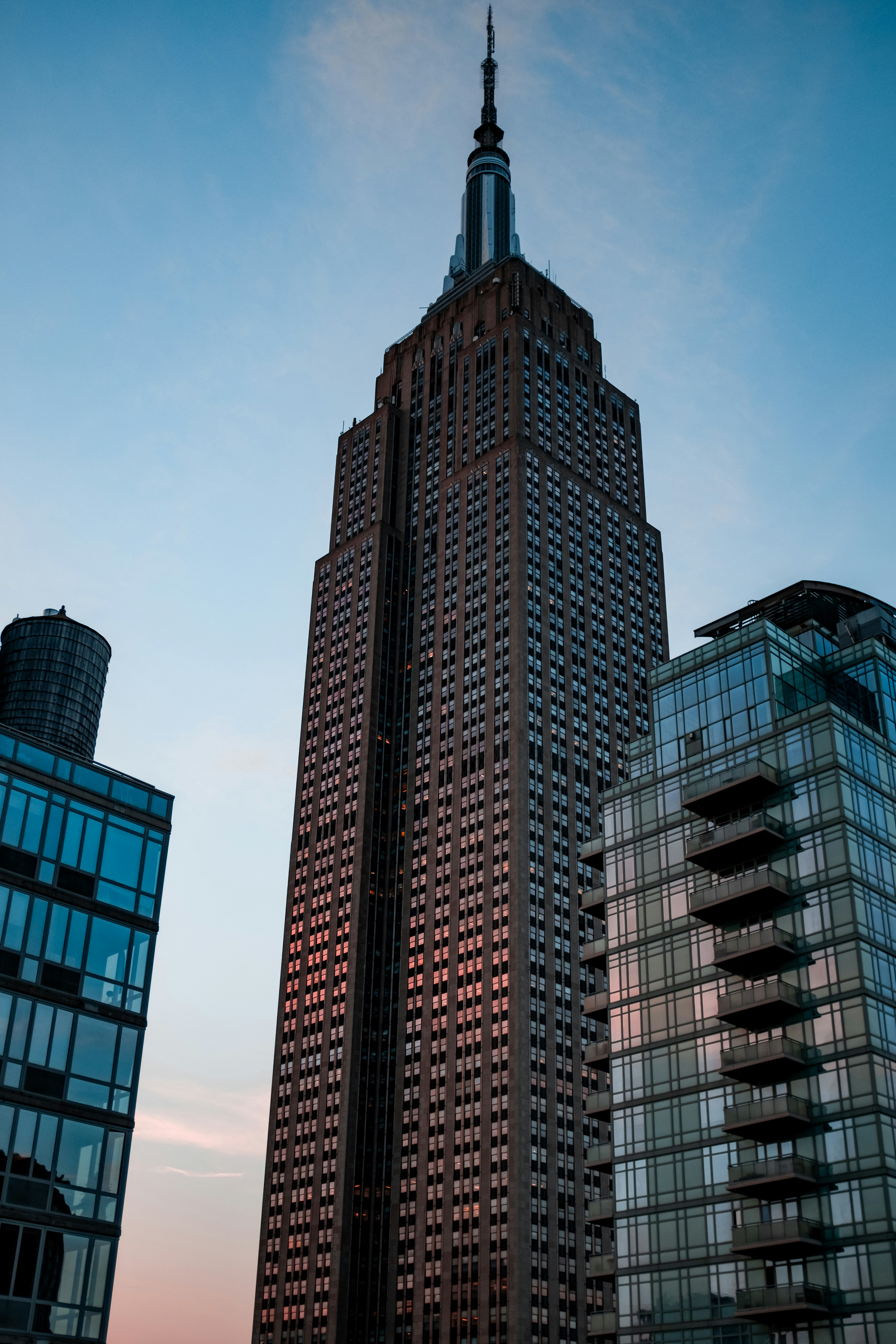 Midtown Monolith: Empire State Building Elevates a Glass-Edge Skyline at Dusk