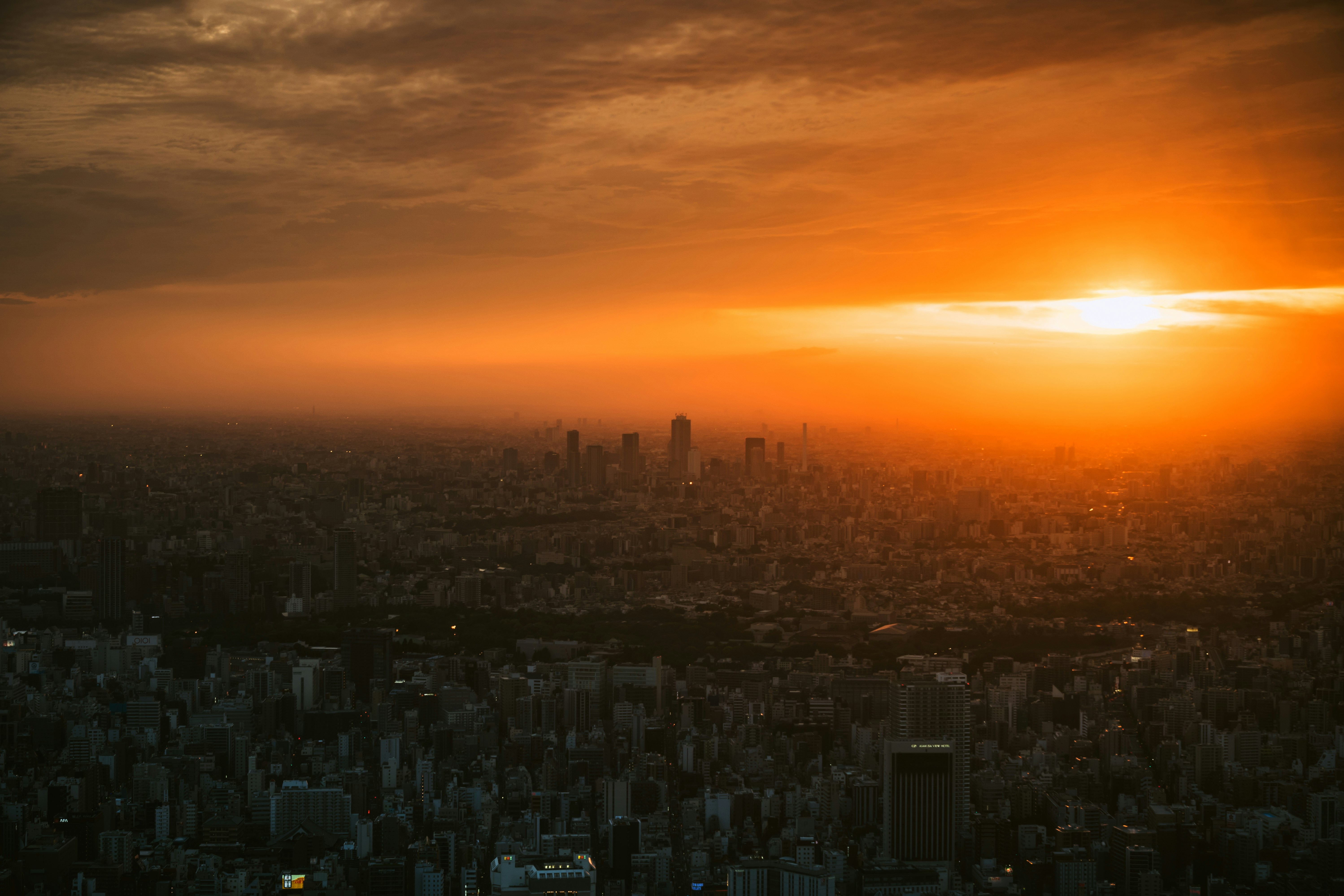 The sun is setting over a large city photo – Free Tokyo Image on Unsplash