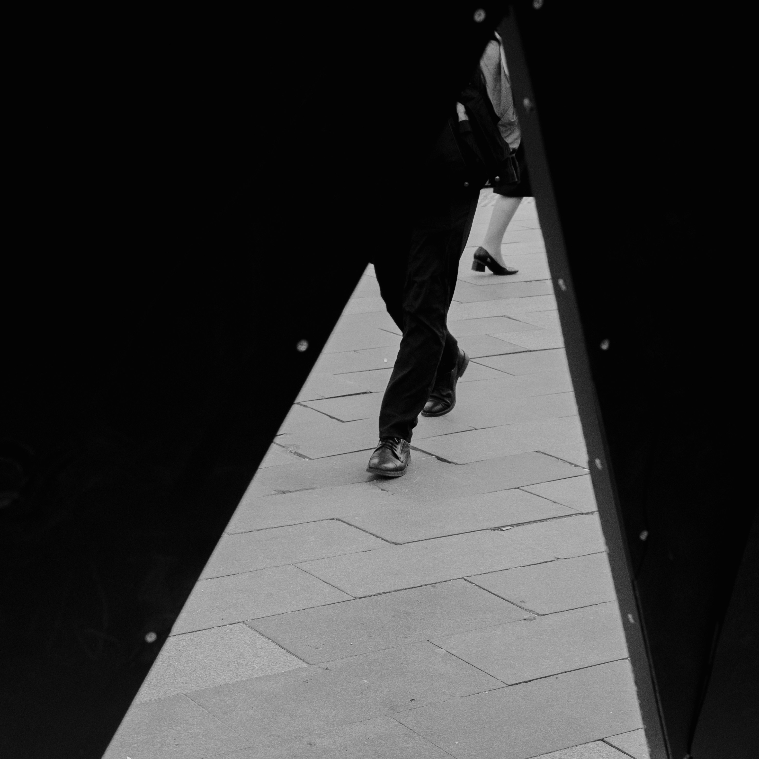 Sliver of Light: Footsteps Crossing a Geometric Threshold