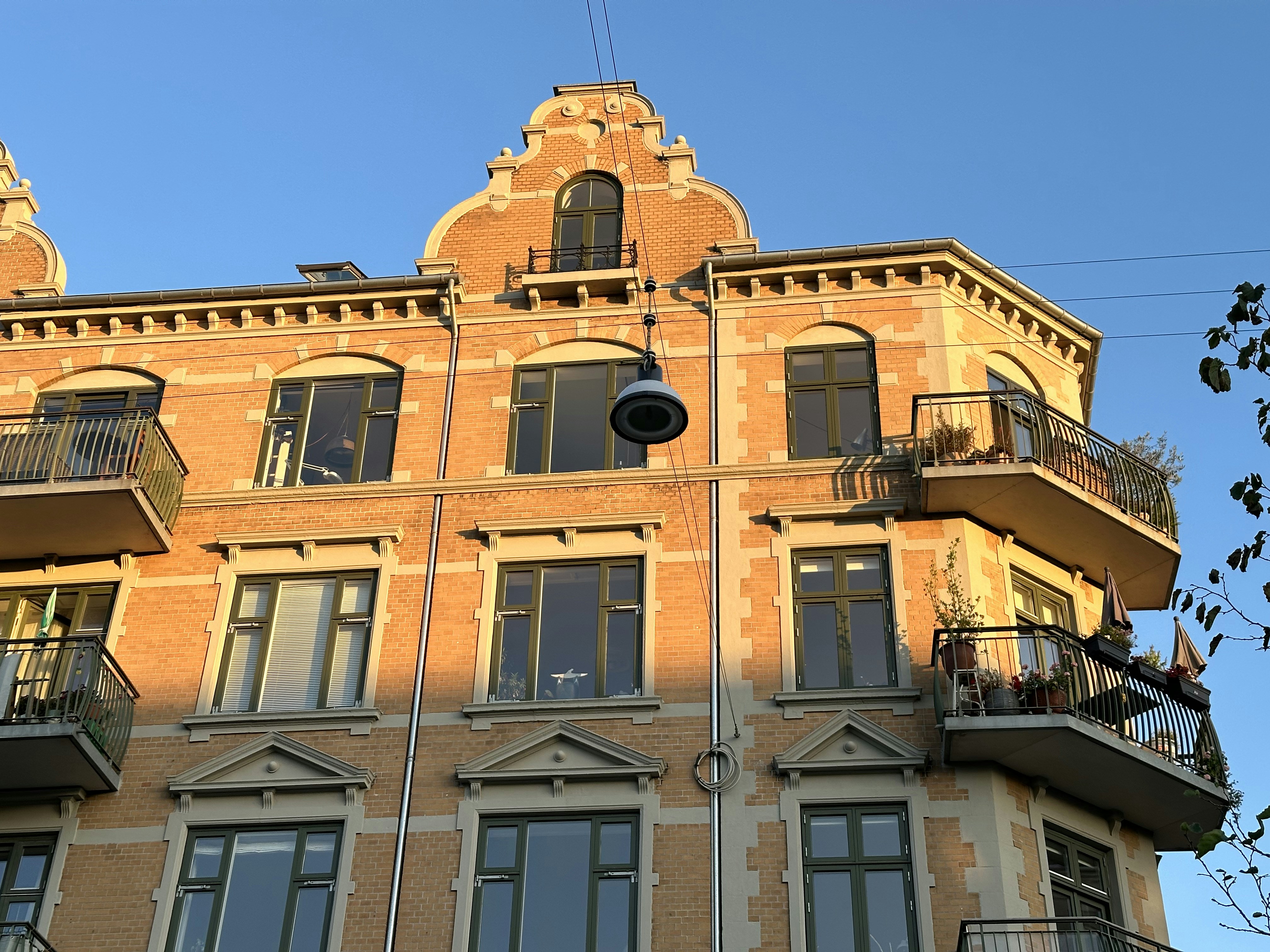 Sunlit Brick Facade: Central Arch Crowned in Evening Light