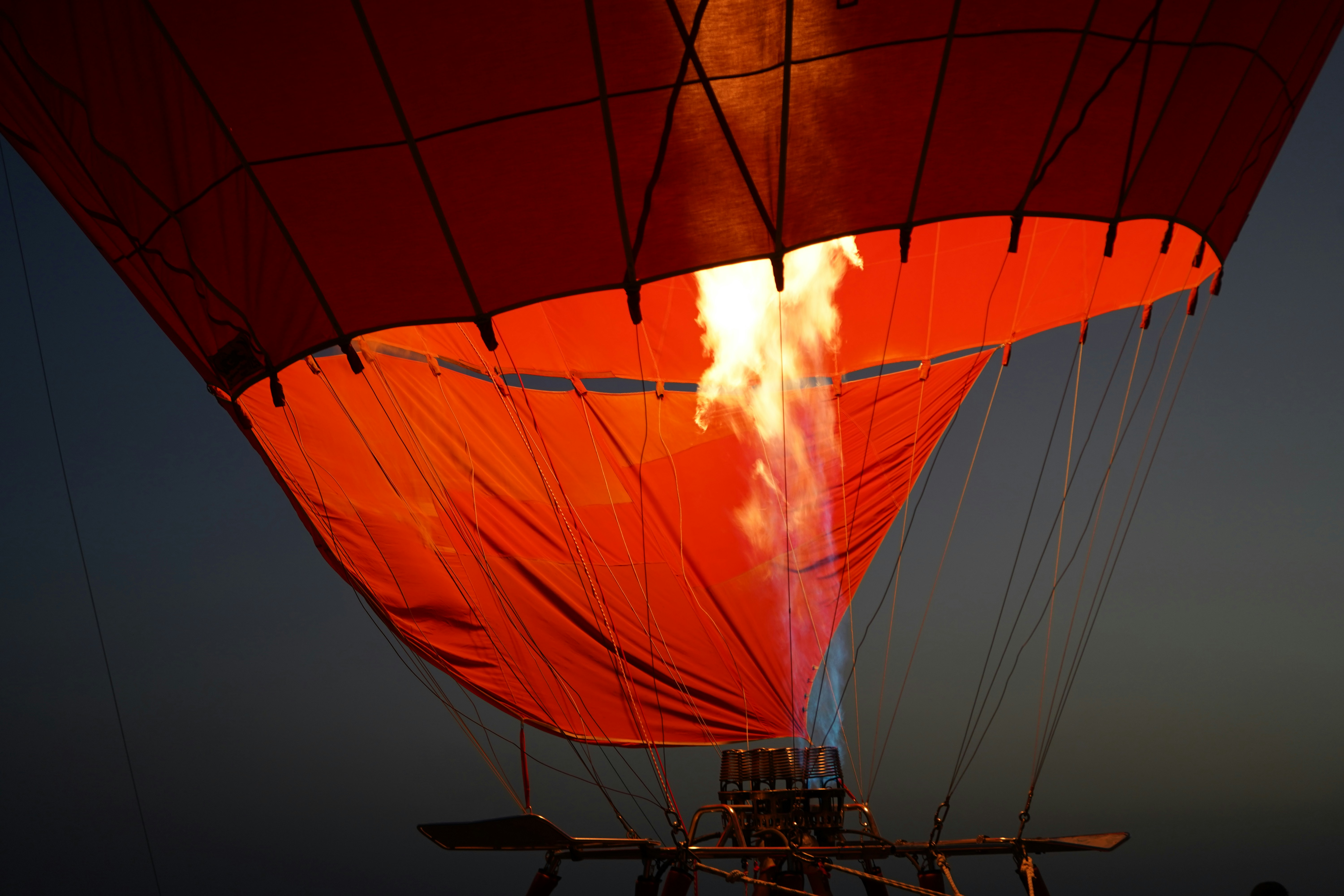 Crimson Canopy Ignite: Center Burner Illumes a Balloon’s Core