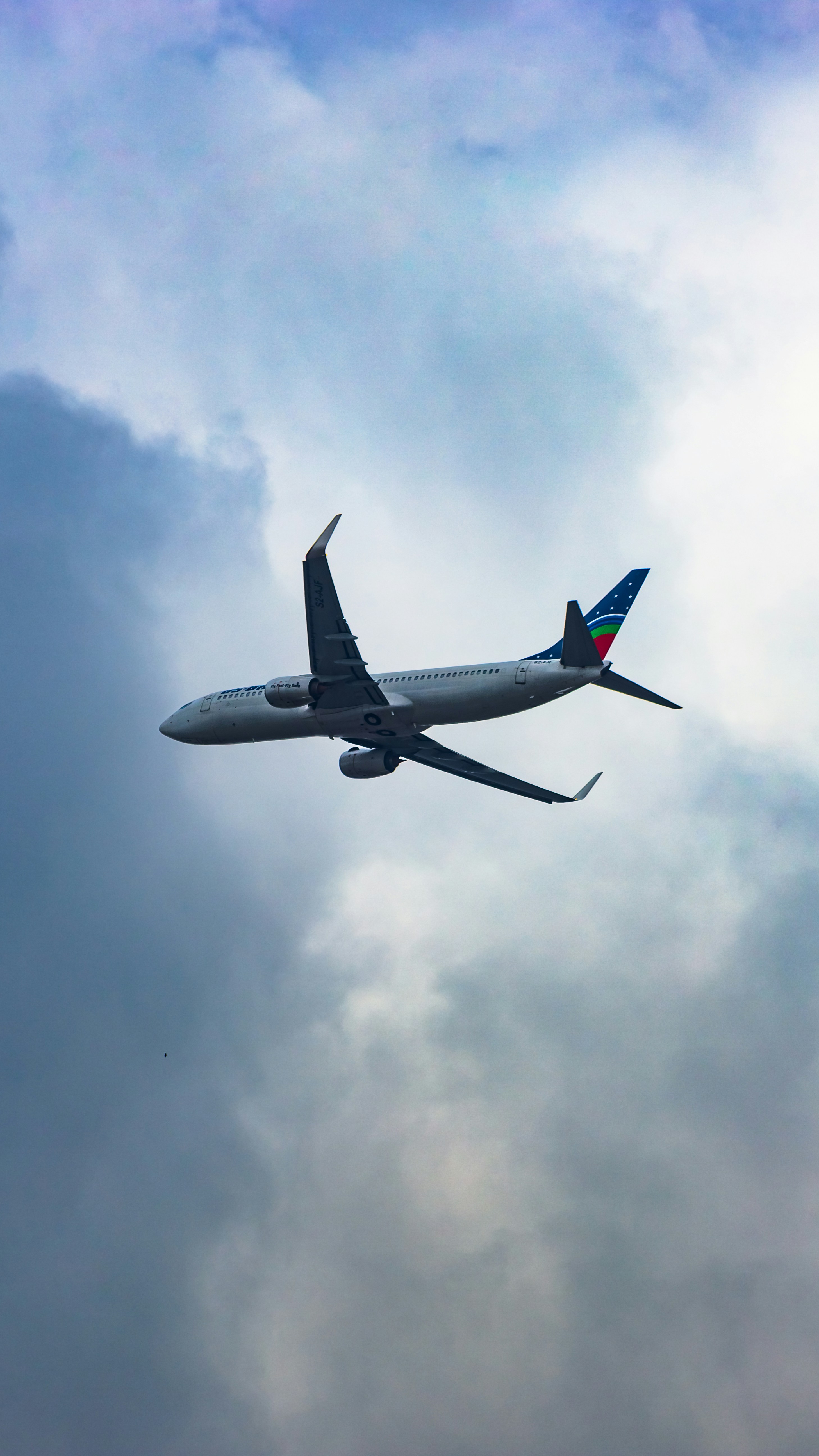A large jetliner flying through a cloudy blue sky photo – Free Airplane ...