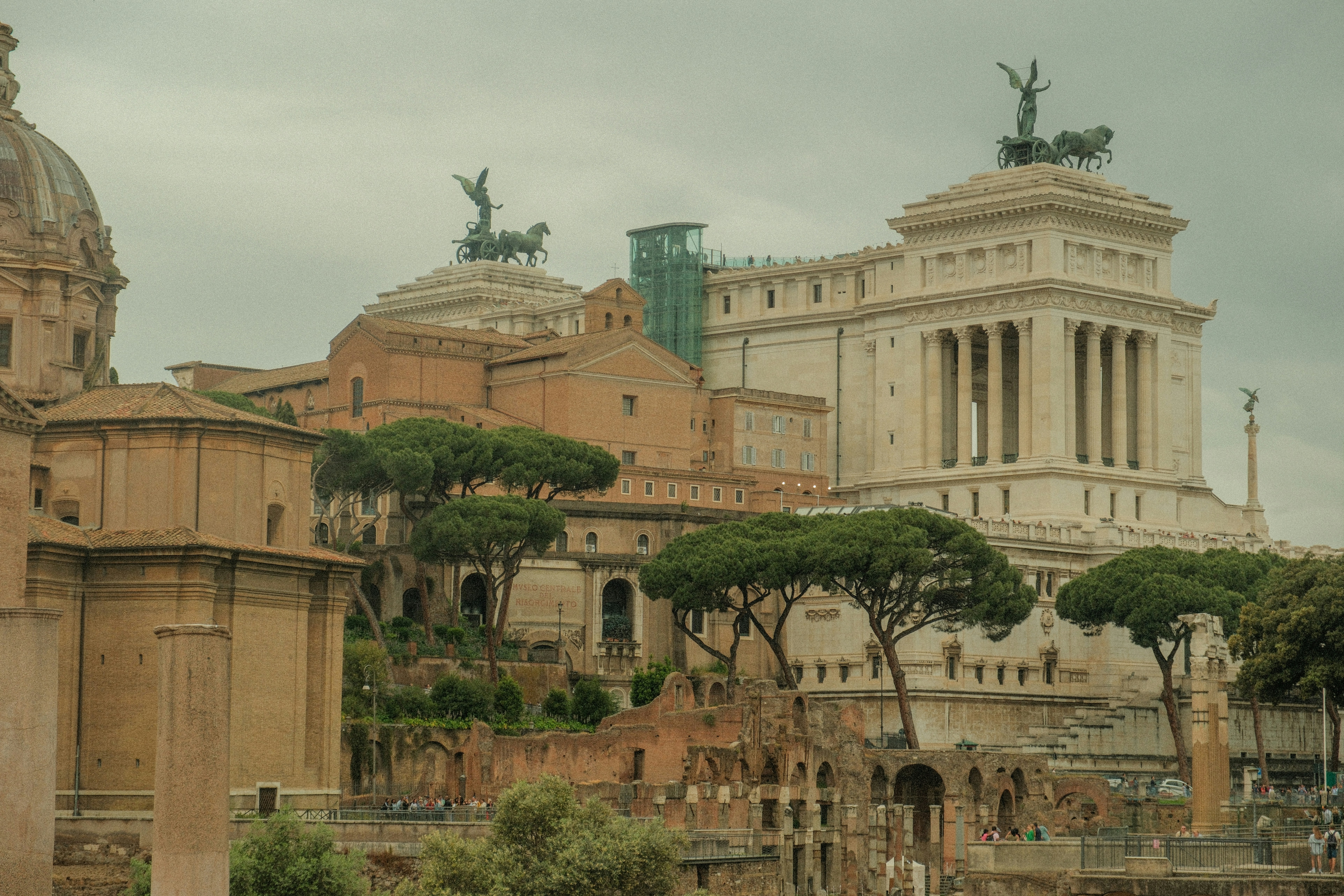 Photo by Alex Presa with Fujifilm X-T5