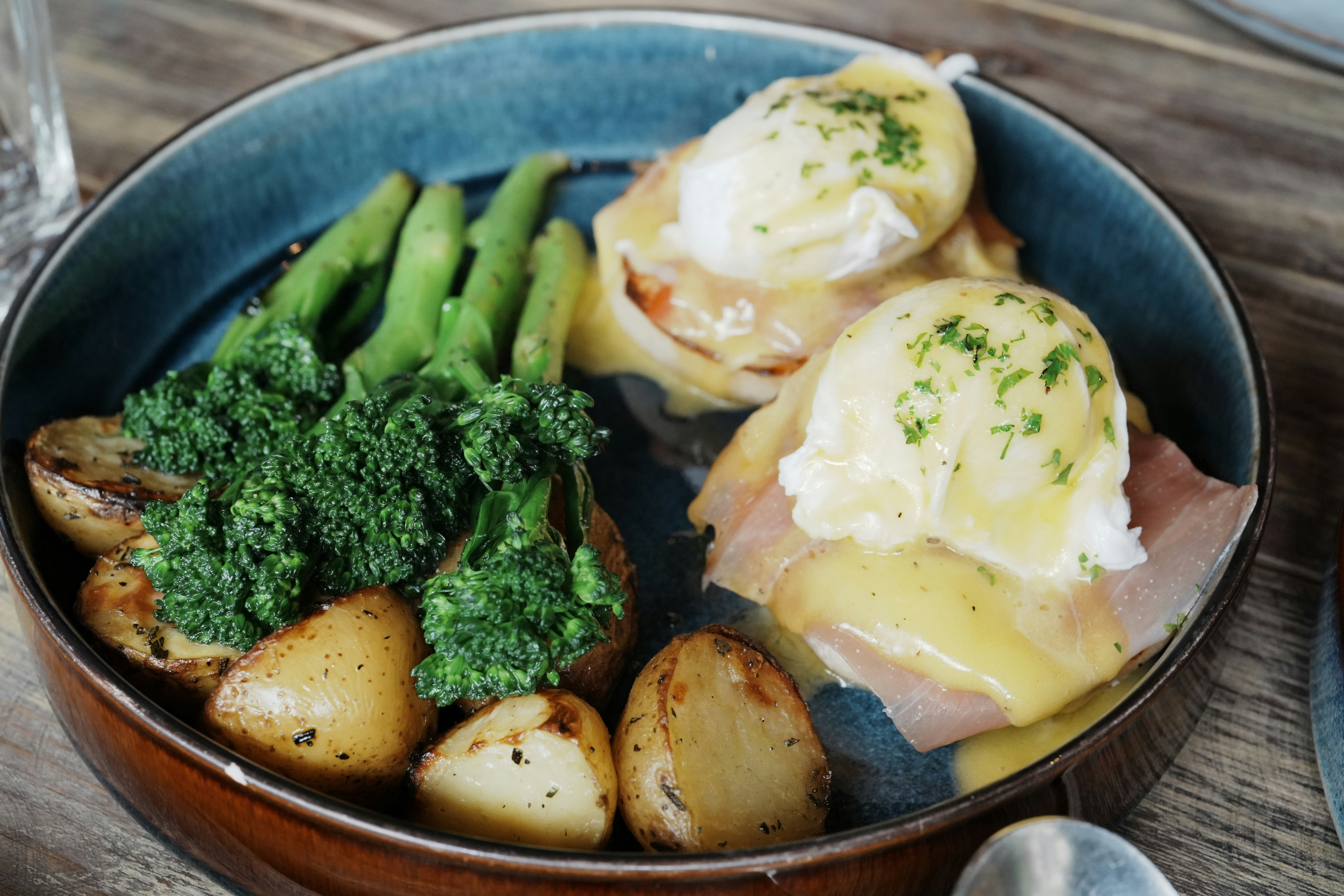 A plate of food with potatoes, broccoli and eggs photo – Free Food ...
