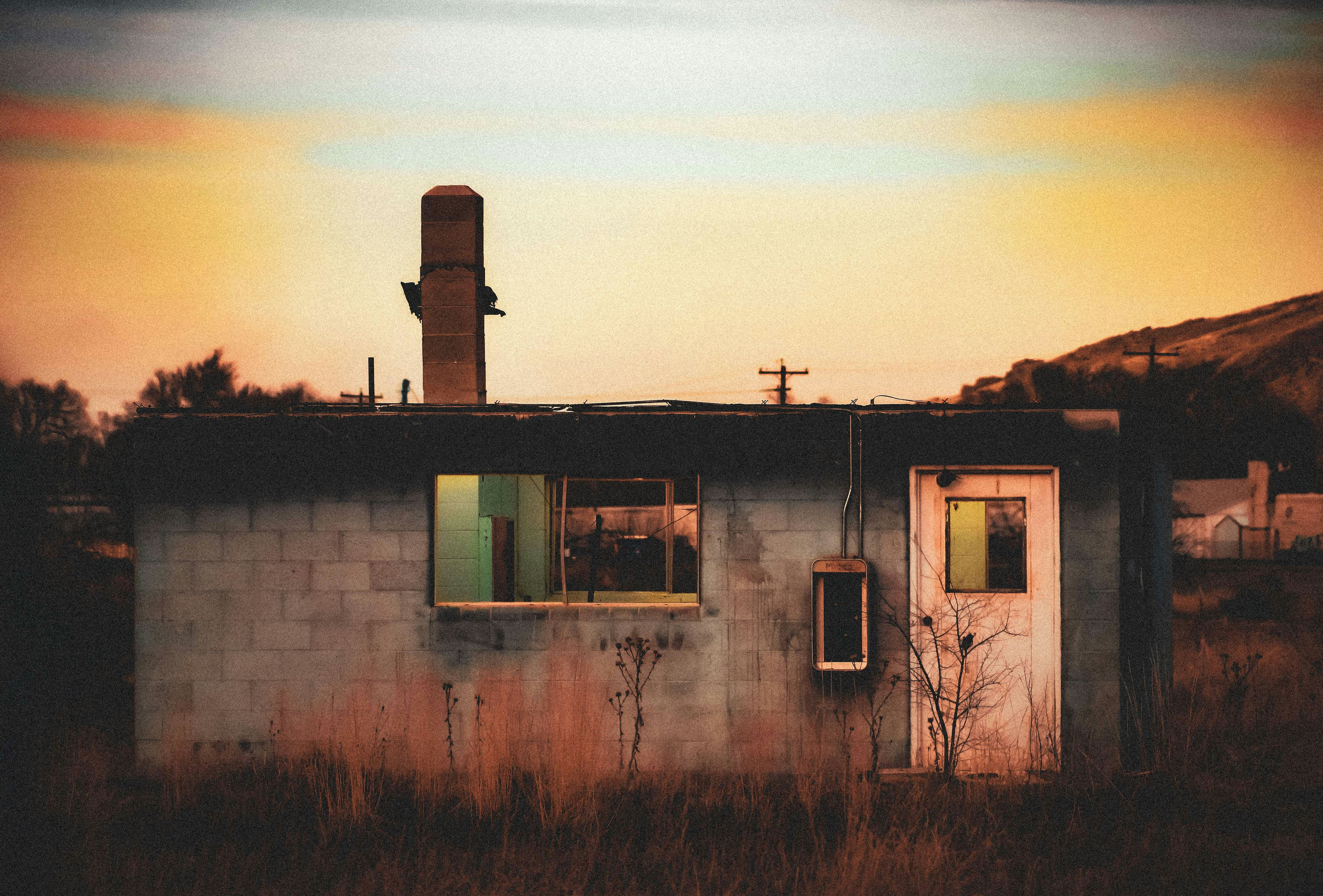 An abandoned small shop or building, made from cinderblocks.